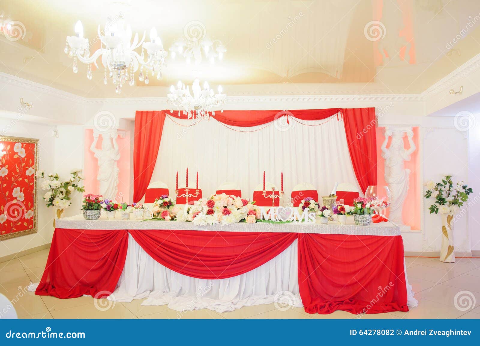 Red and White Wedding Table Stock Photo - Image of beautiful, love ...