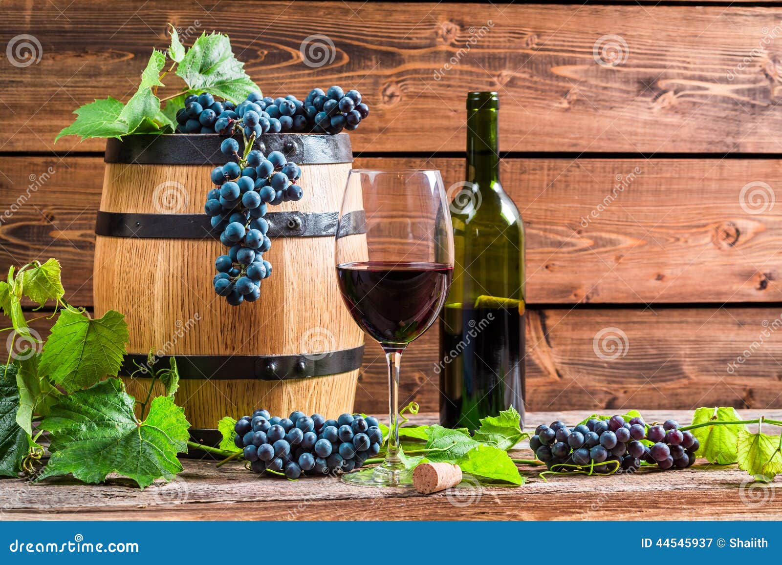 Red Wine and Grapes in a Barrel Stock Image - Image of alcohol, leaf ...