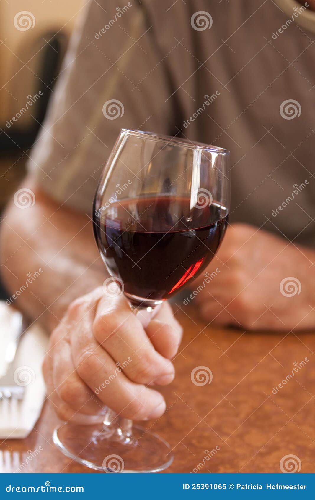 Red wine in hand stock image. Image of leisure, liquid - 25391065