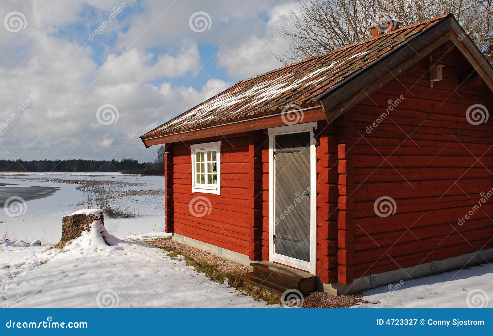 Red wooden cabin stock image. Image of wooden, outdoor - 4723327