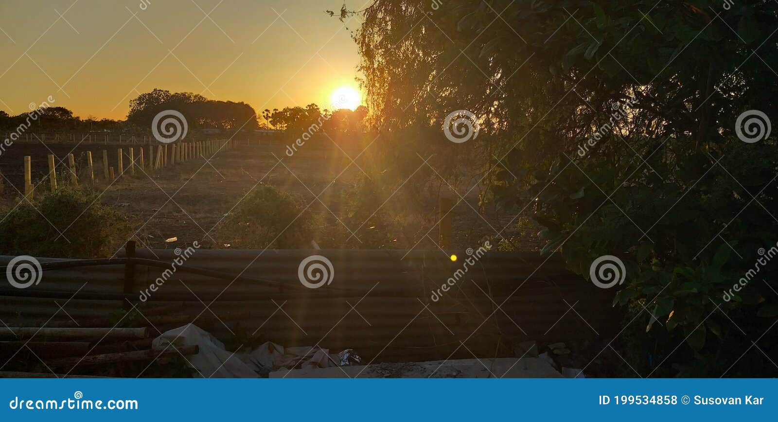 Red and Yellow Sun Rays Reflecting from Sun in the Time of Evening ...