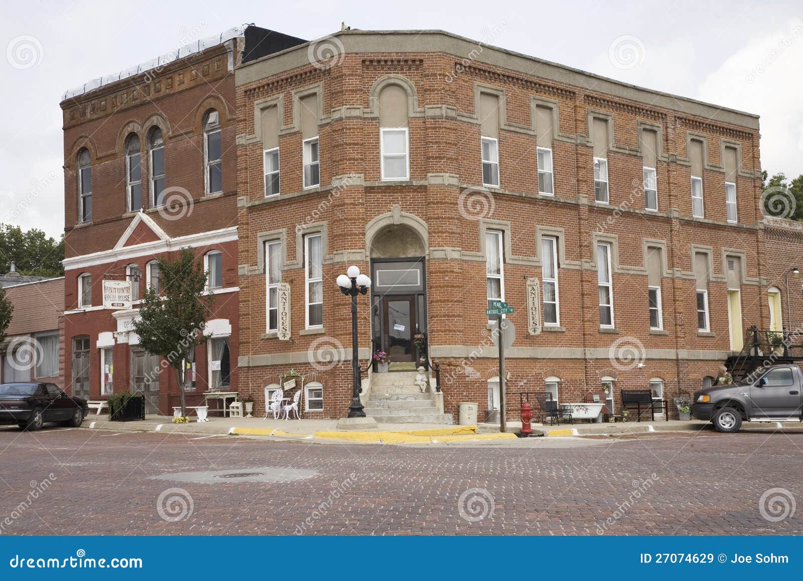 Redbrick storefronts editorial stock image. Image of commerce - 27074629