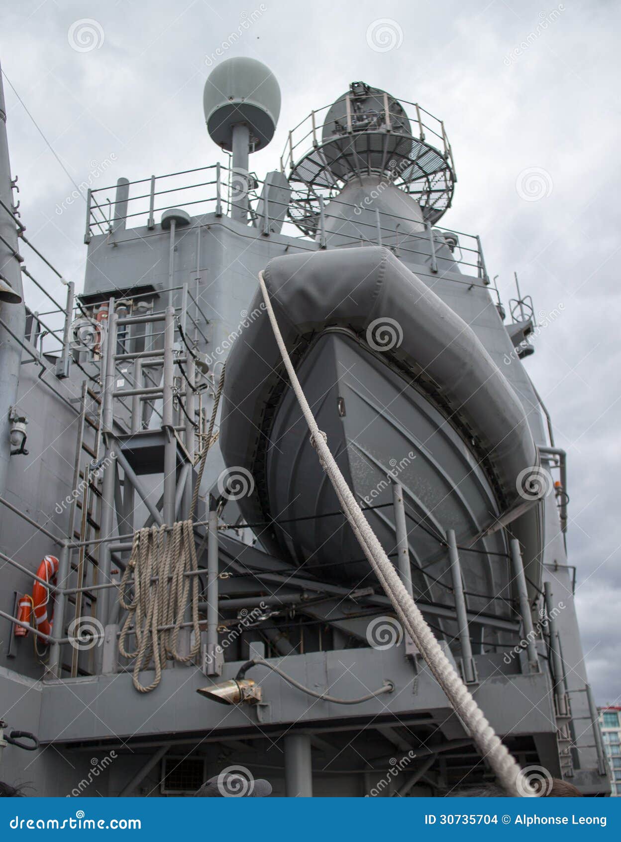 Reddingsboot Aan Boord Van Zeeschip Stock Foto - Image of grijs, oorlog ...