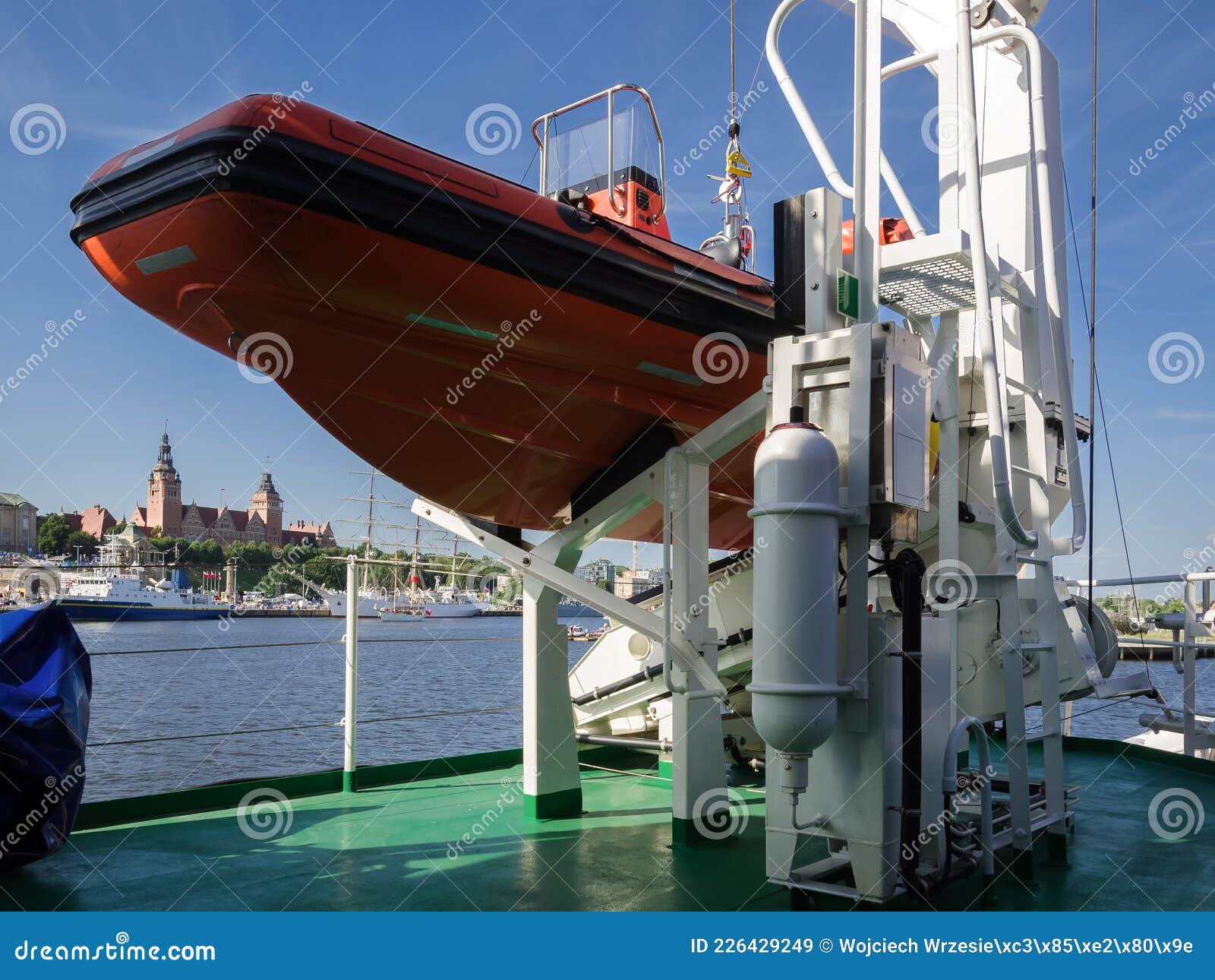 Reddingsboot stock afbeelding. Image of zeevaart, medewerker - 226429249