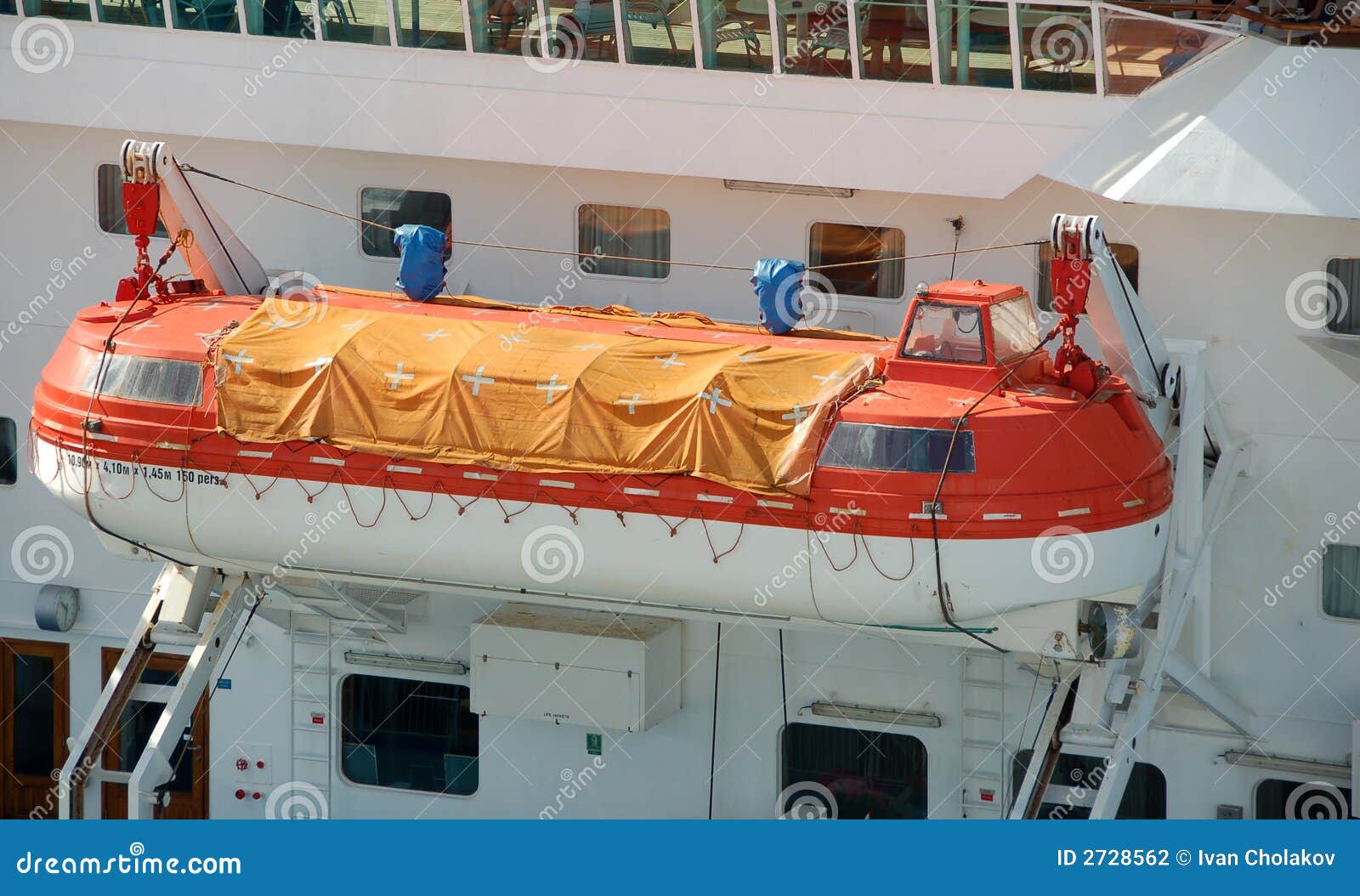 Reddingsboot Op Cruiseschip Stock Foto - Image of veilig, raad: 2728562