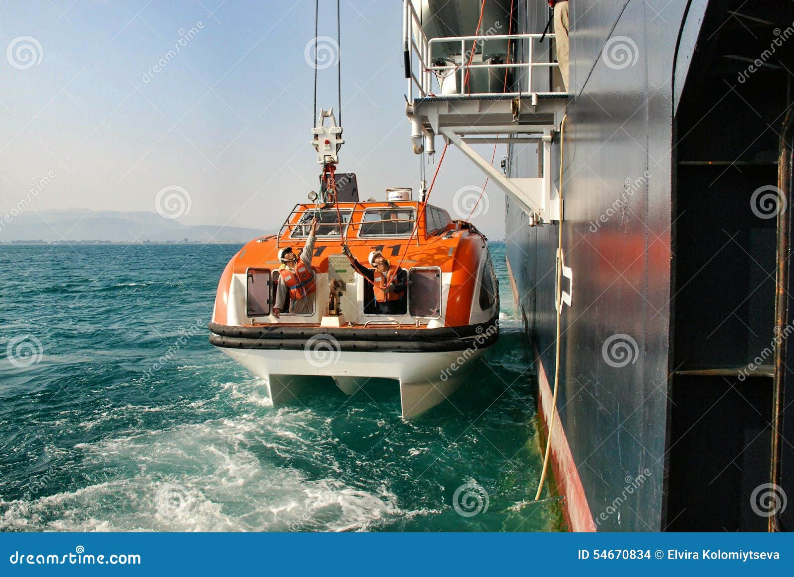 Reddingsboot op lijnboot redactionele stock afbeelding. Image of raad ...