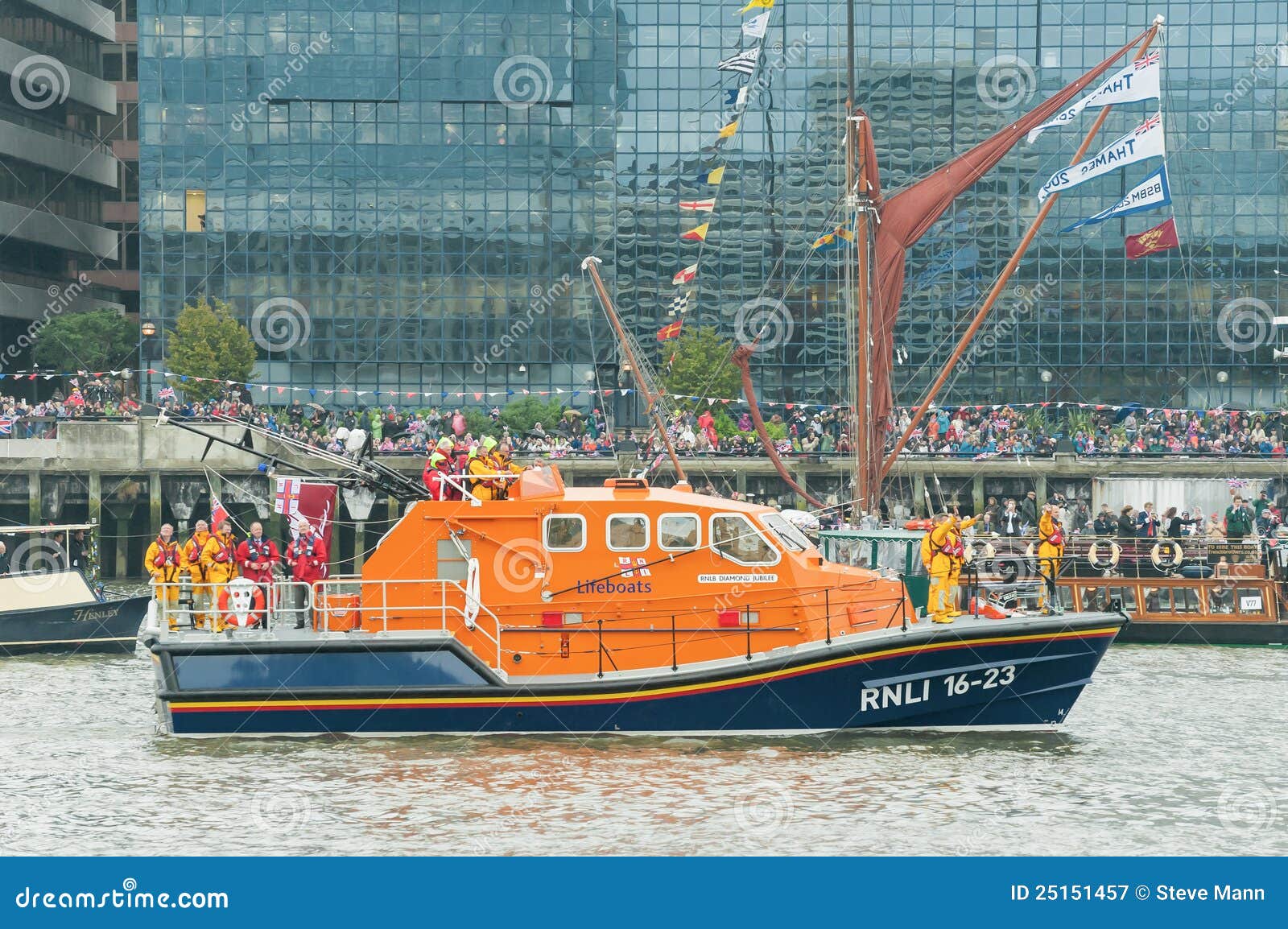 Reddingsboot RNLI redactionele fotografie. Image of diamant - 25151457