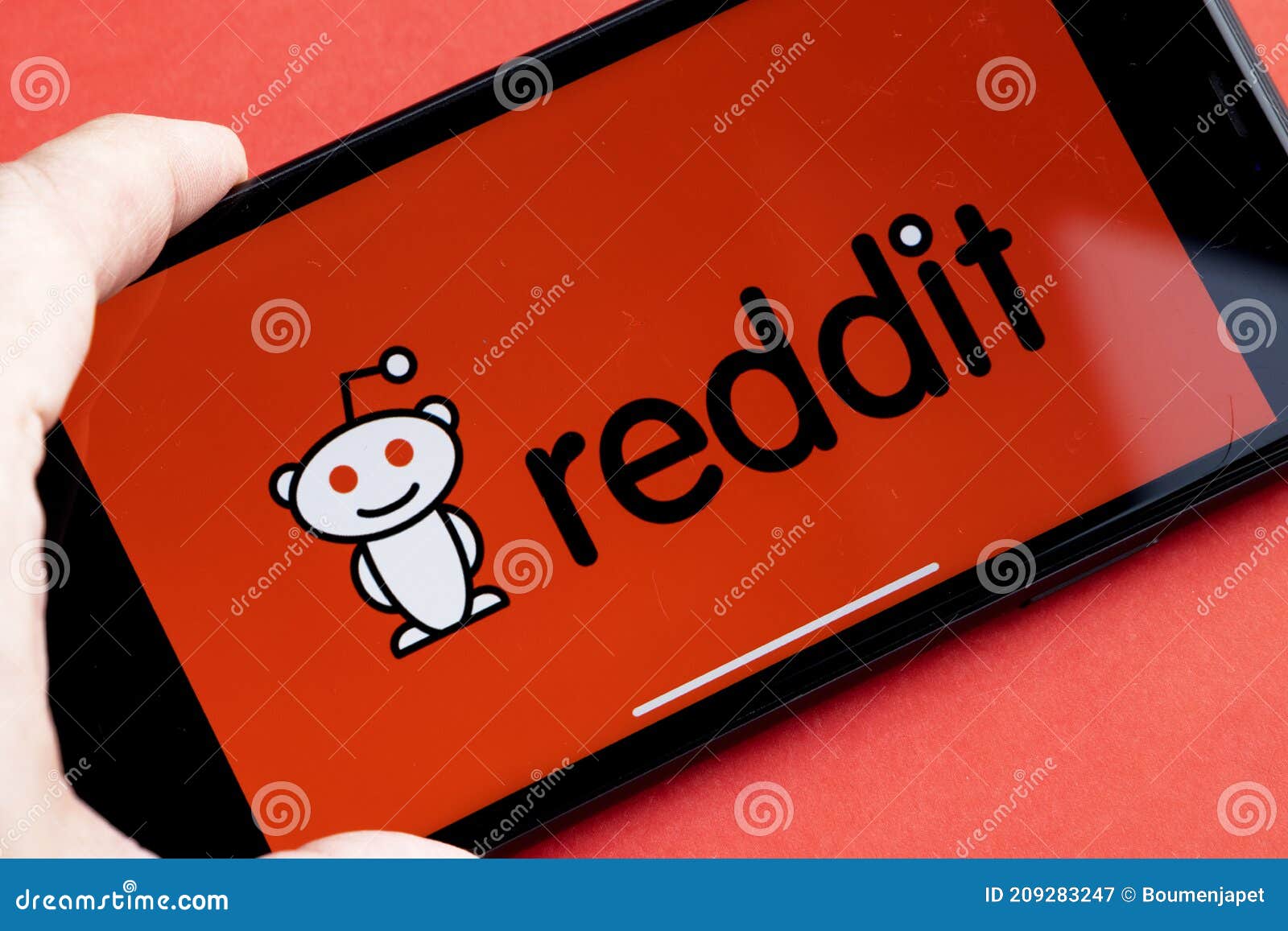 Reddit Logo on IPhone 11 Screen Editorial Photography - Image of ...