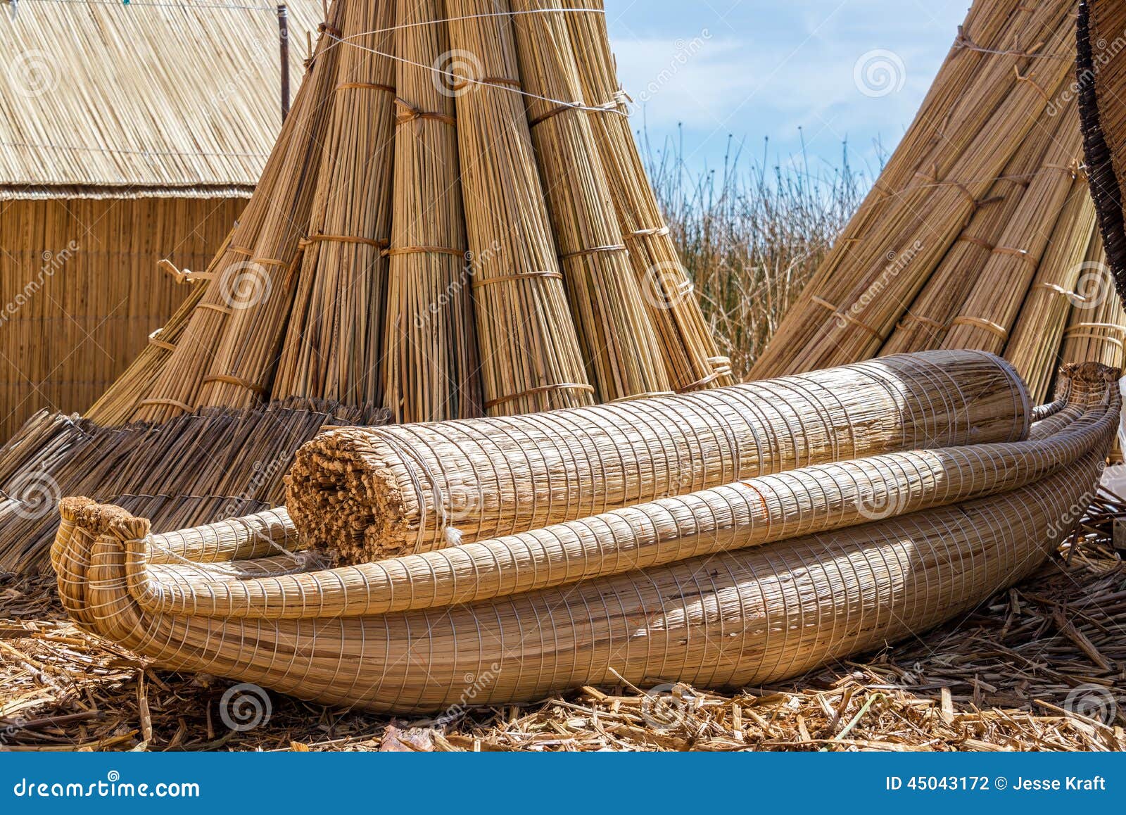 Reed Boat En Uros Floating Islands Foto de archivo - Imagen de aldea ...