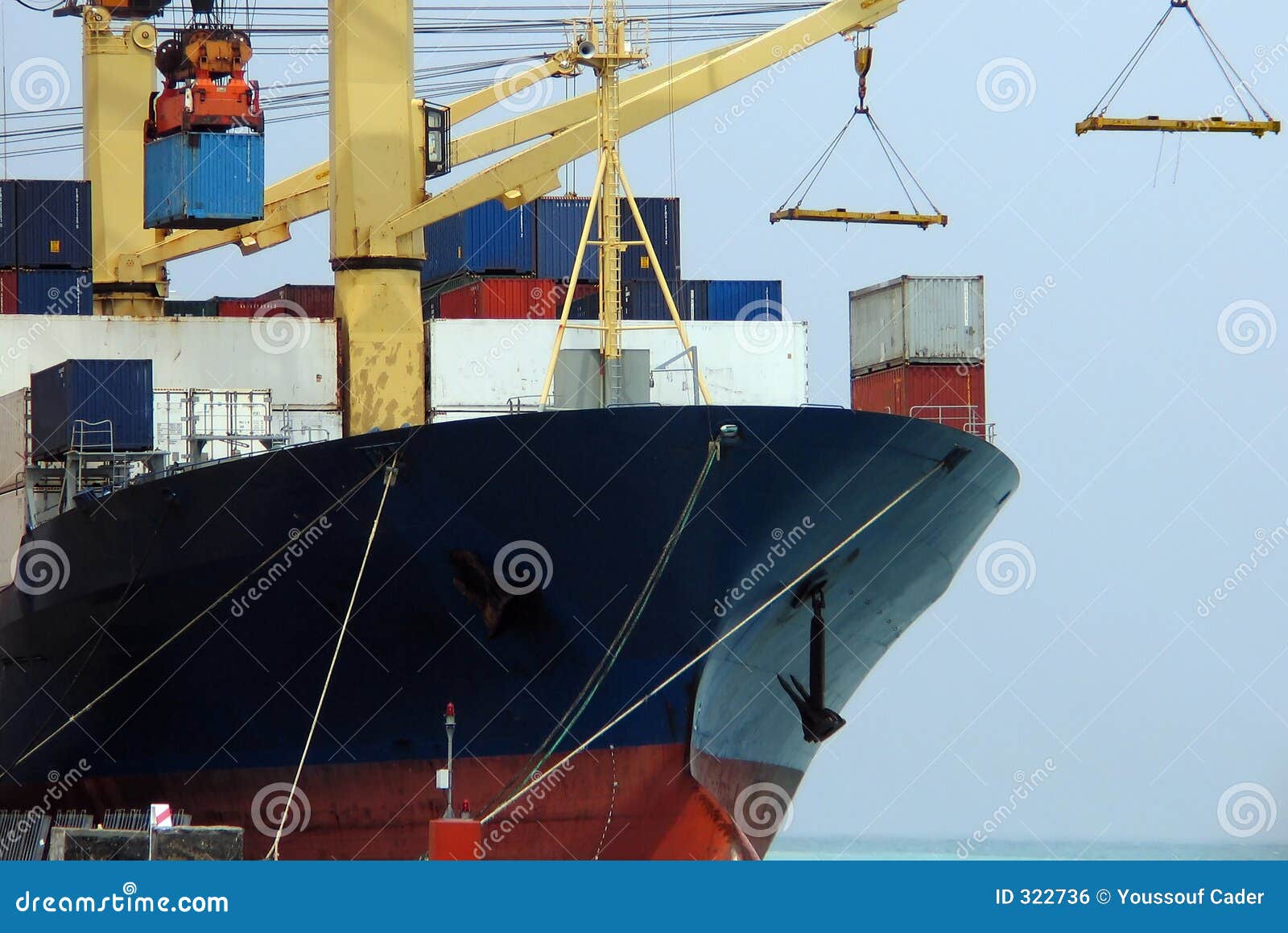 Reeks 15 Van Het Vrachtschip Stock Foto - Image of vracht, haven: 322736