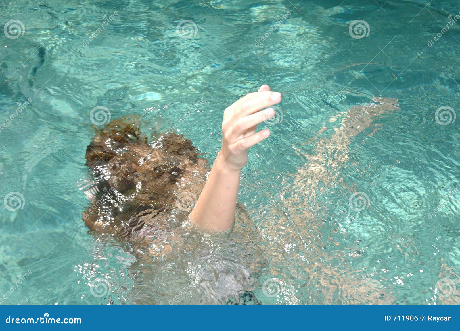 Reeks 3 van de verdrinking stock foto. Image of overspoel - 711906