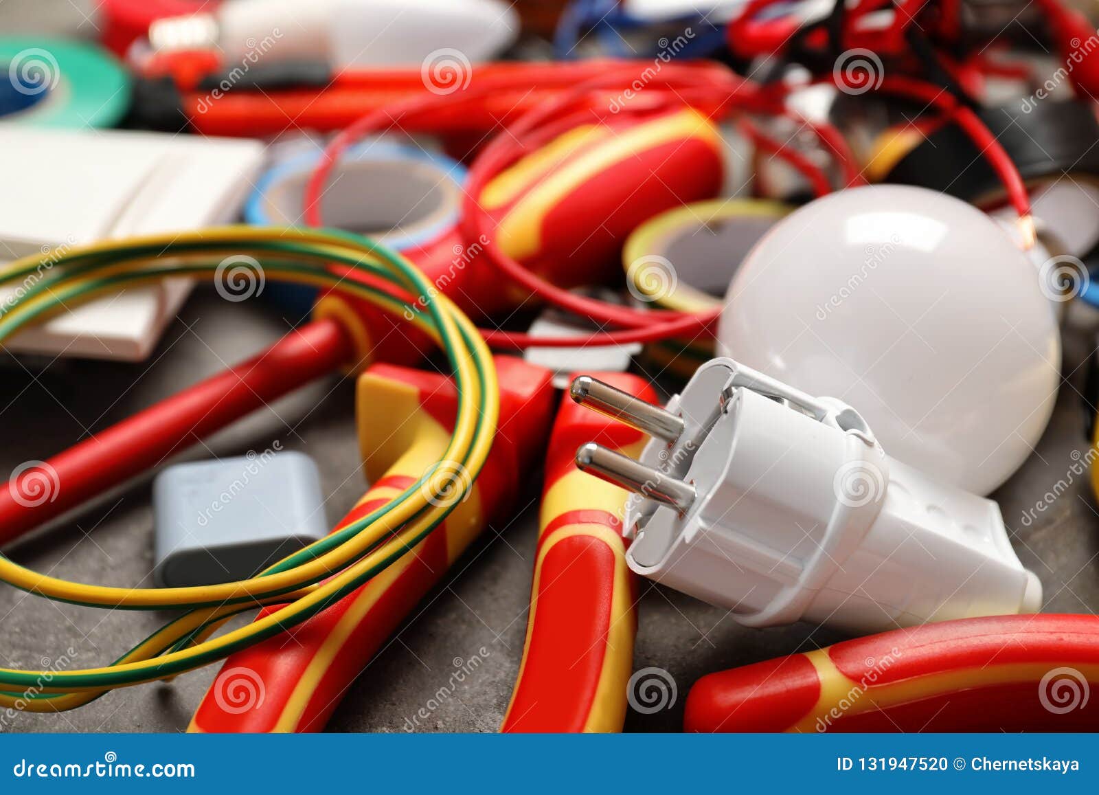 Reeks Hulpmiddelen Van De Elektricien Stock Foto - Image of velen ...