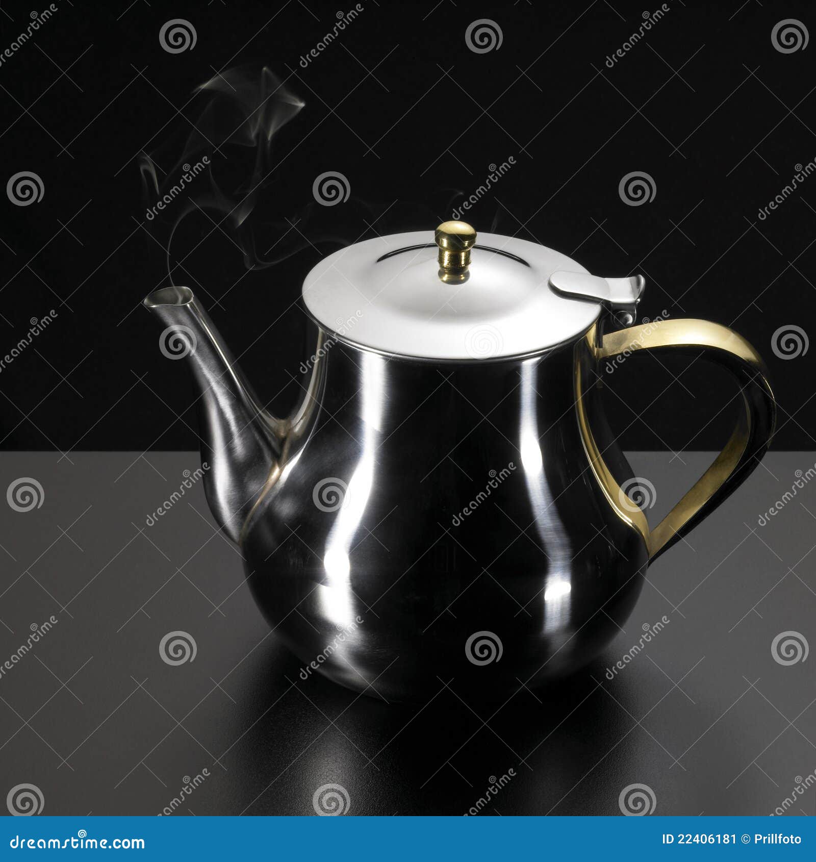 Reeky Teetopf stockbild. Bild von feuchtigkeit, hitze - 22406181