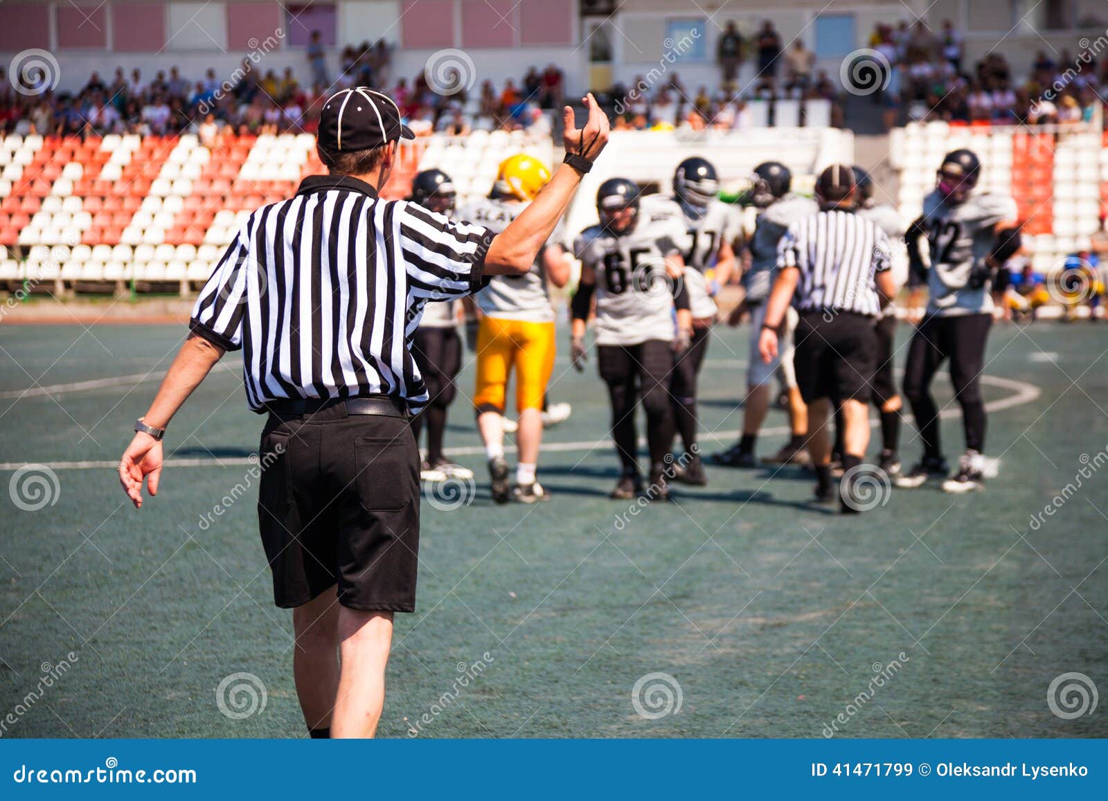 The Referee Stopped the Game Stock Image - Image of play, field: 41471799