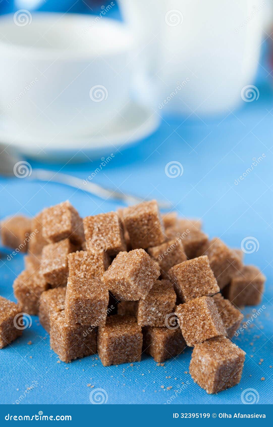 Refined Cane Sugar On The Table Royalty Free Stock Images - Image: 32395199