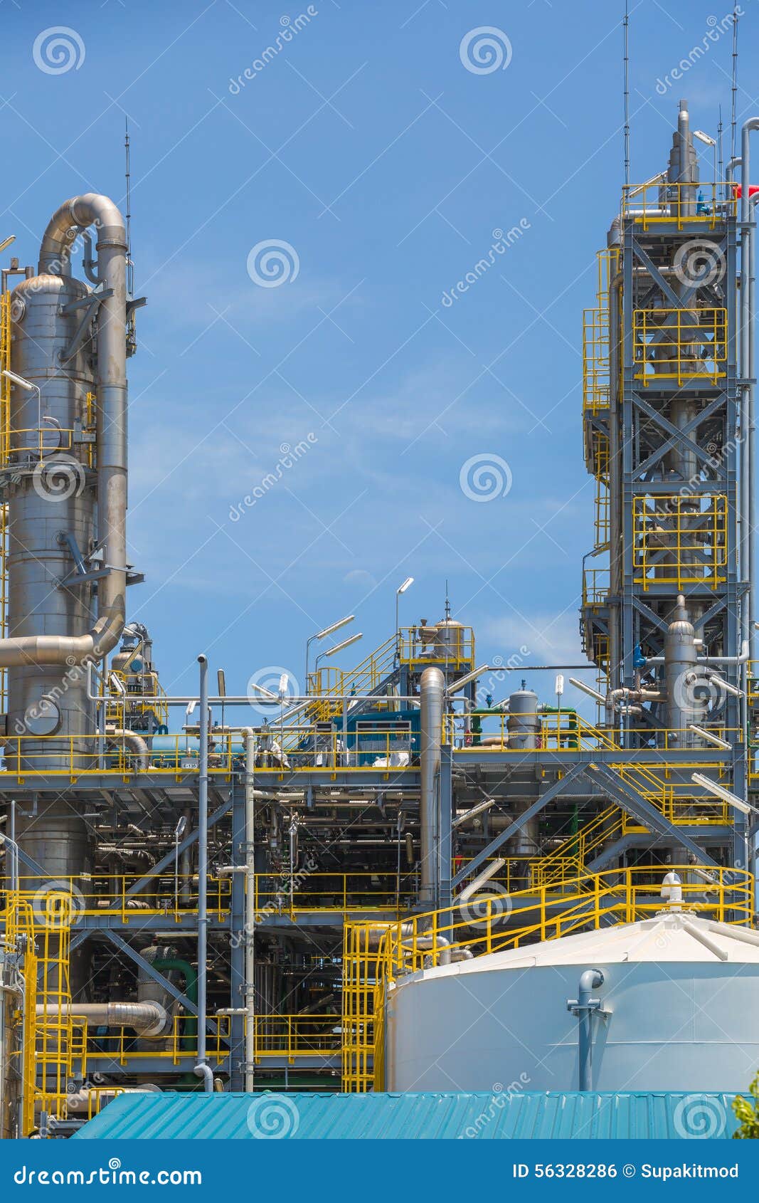 Structure Refinery, Pipelines And Towers, Heavy Industry Overview ...