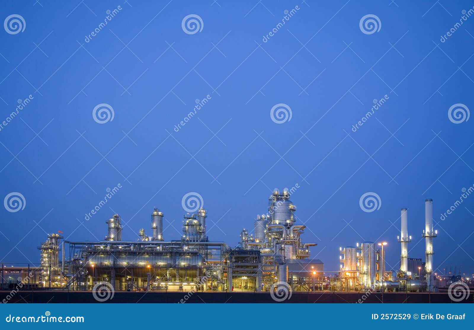 Refinery at night 3 stock image. Image of night, energy - 2572529
