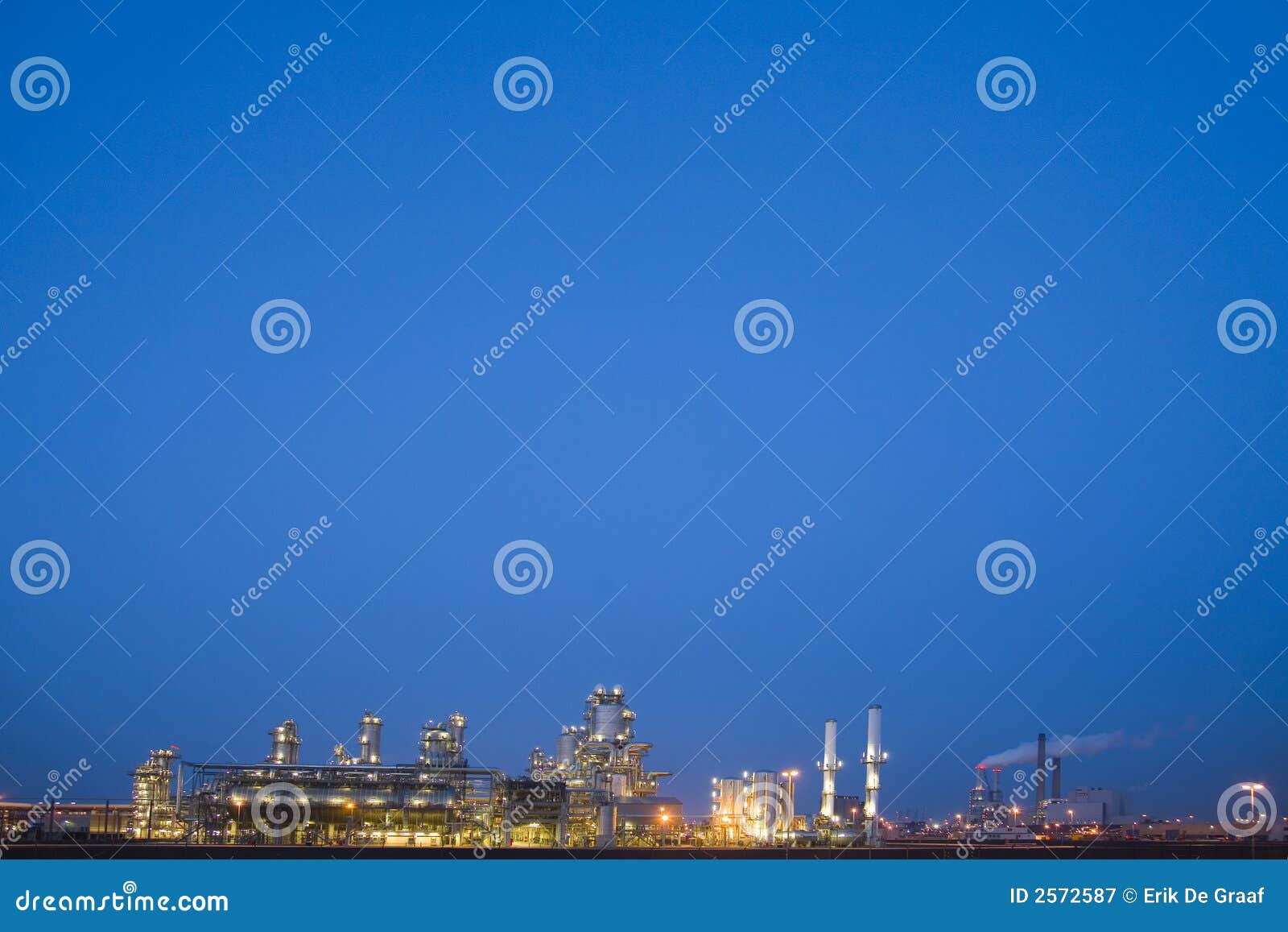 Refinery at night 4 stock image. Image of night, environment - 2572587