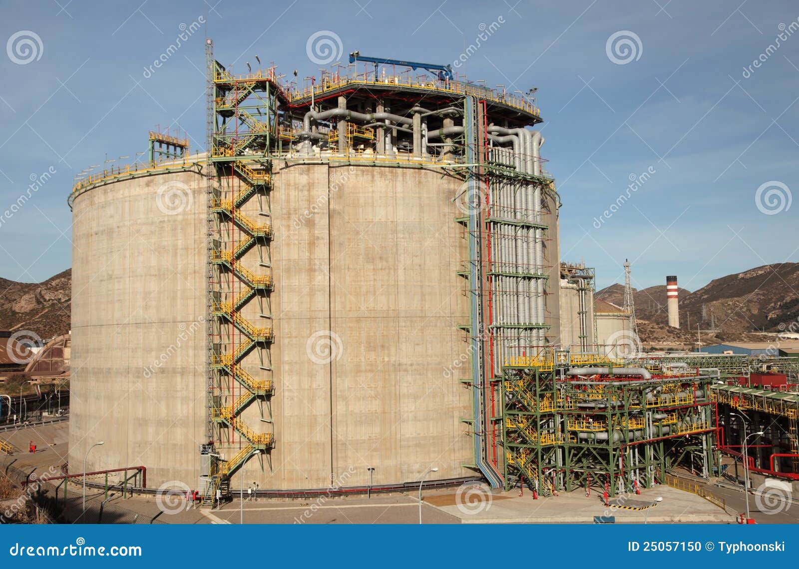 Refinery storage tank stock photo. Image of chimney, gasoline - 25057150