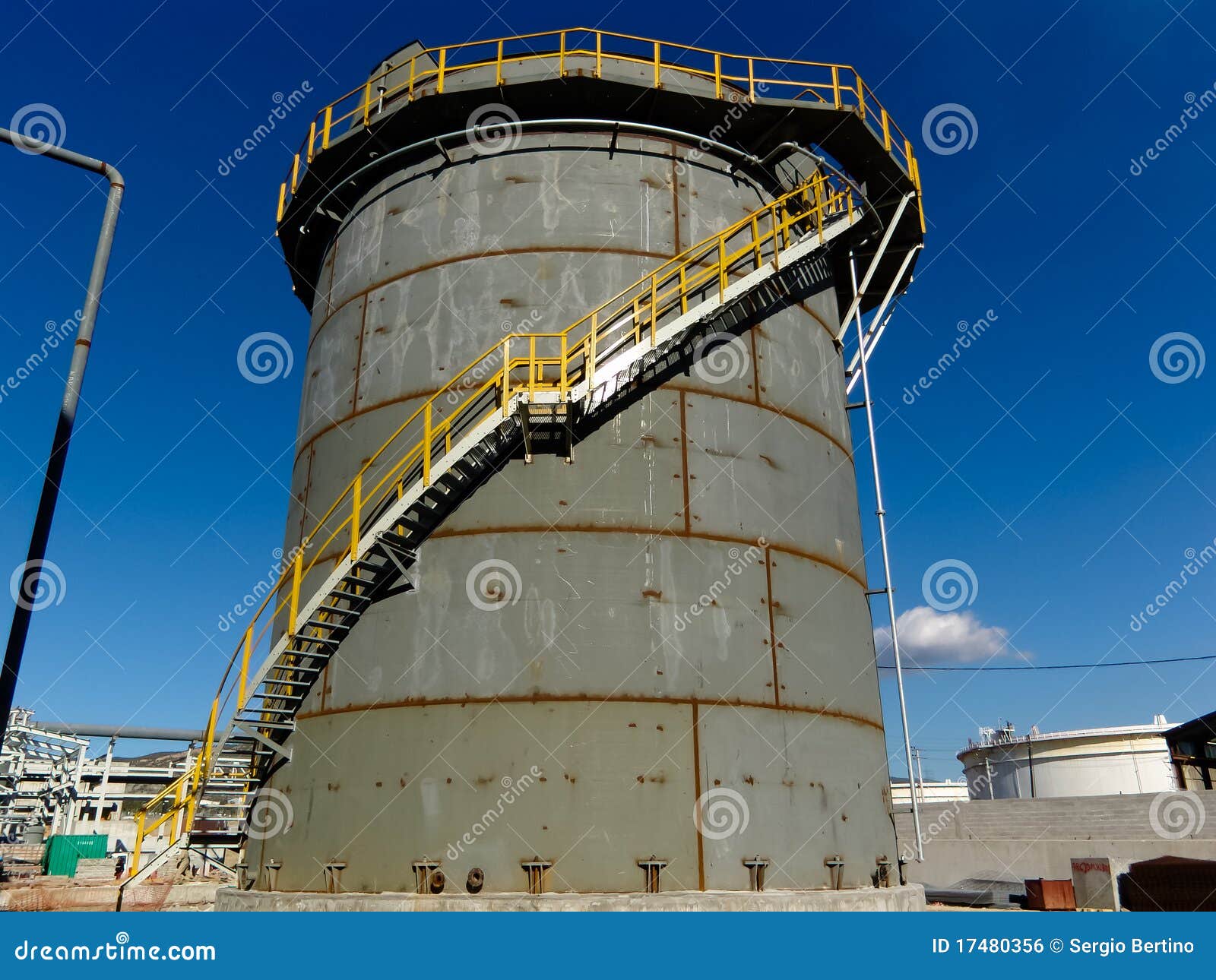 Refinery Under Construction Stock Photo - Image of exhaust, distill ...