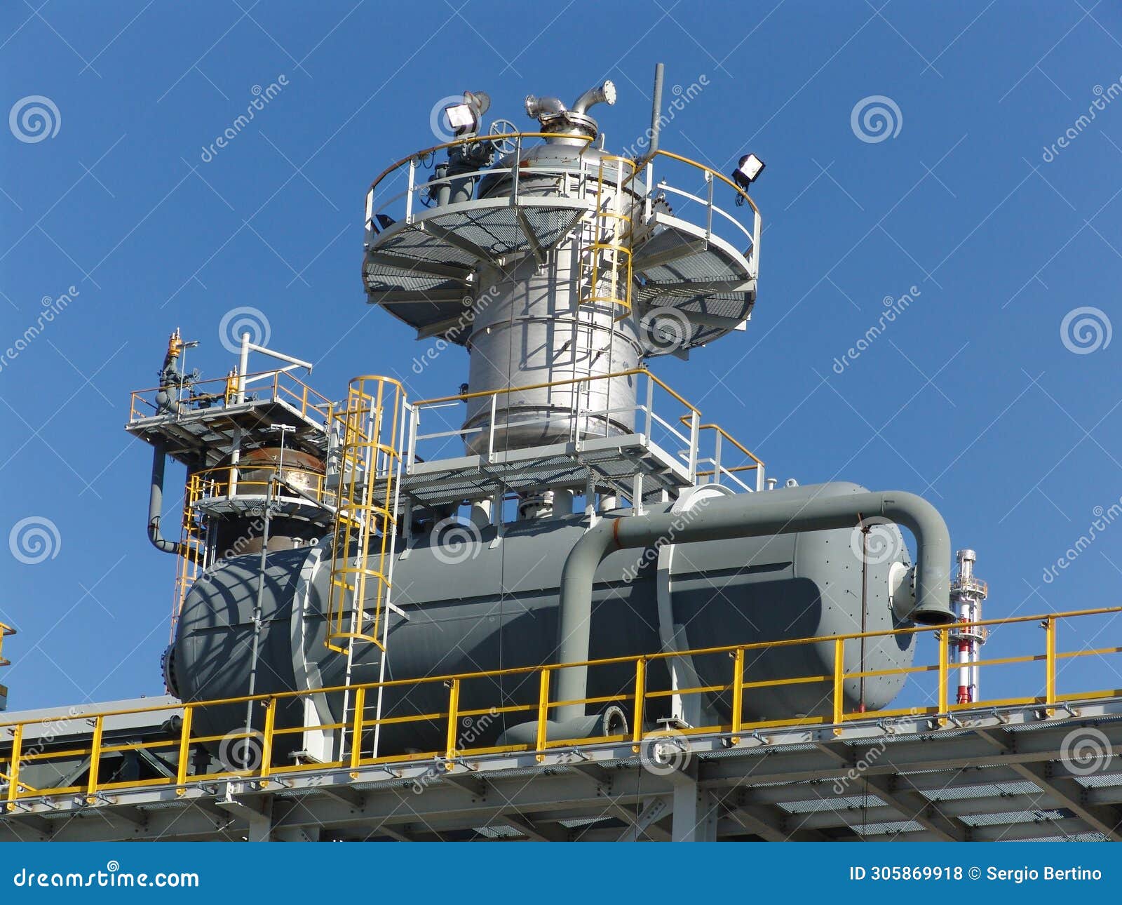 Refinery Under Construction Stock Photo - Image of industrial, chemical ...