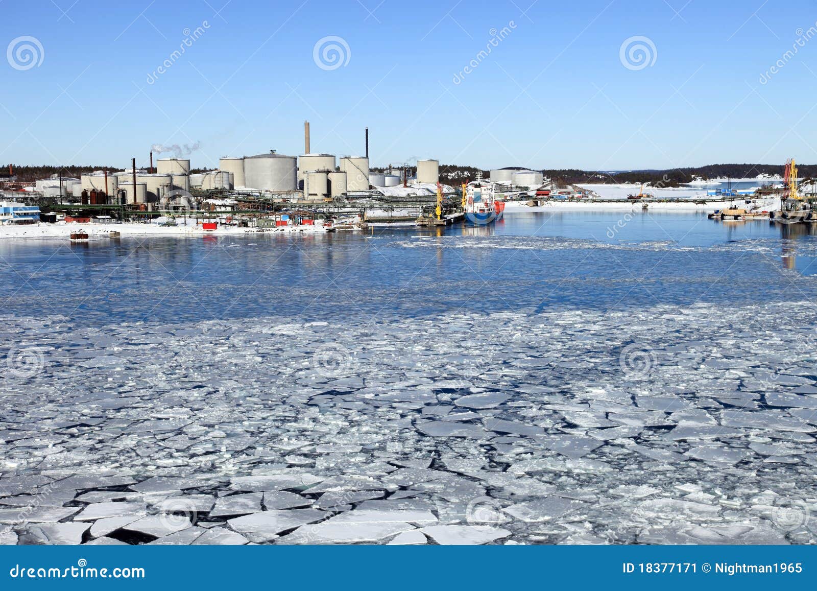Refinery in winter scenery stock image. Image of cold - 18377171