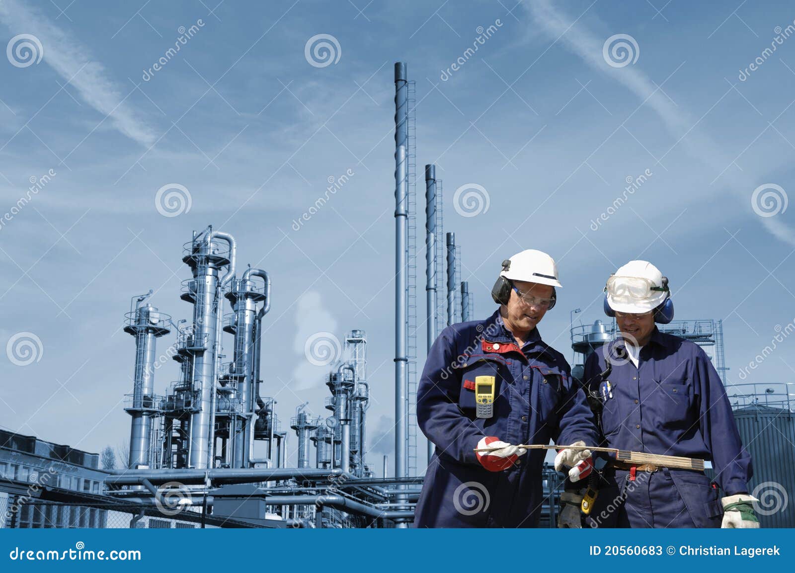 Refinery Workers and Industry Stock Image - Image of pollution, fuel ...