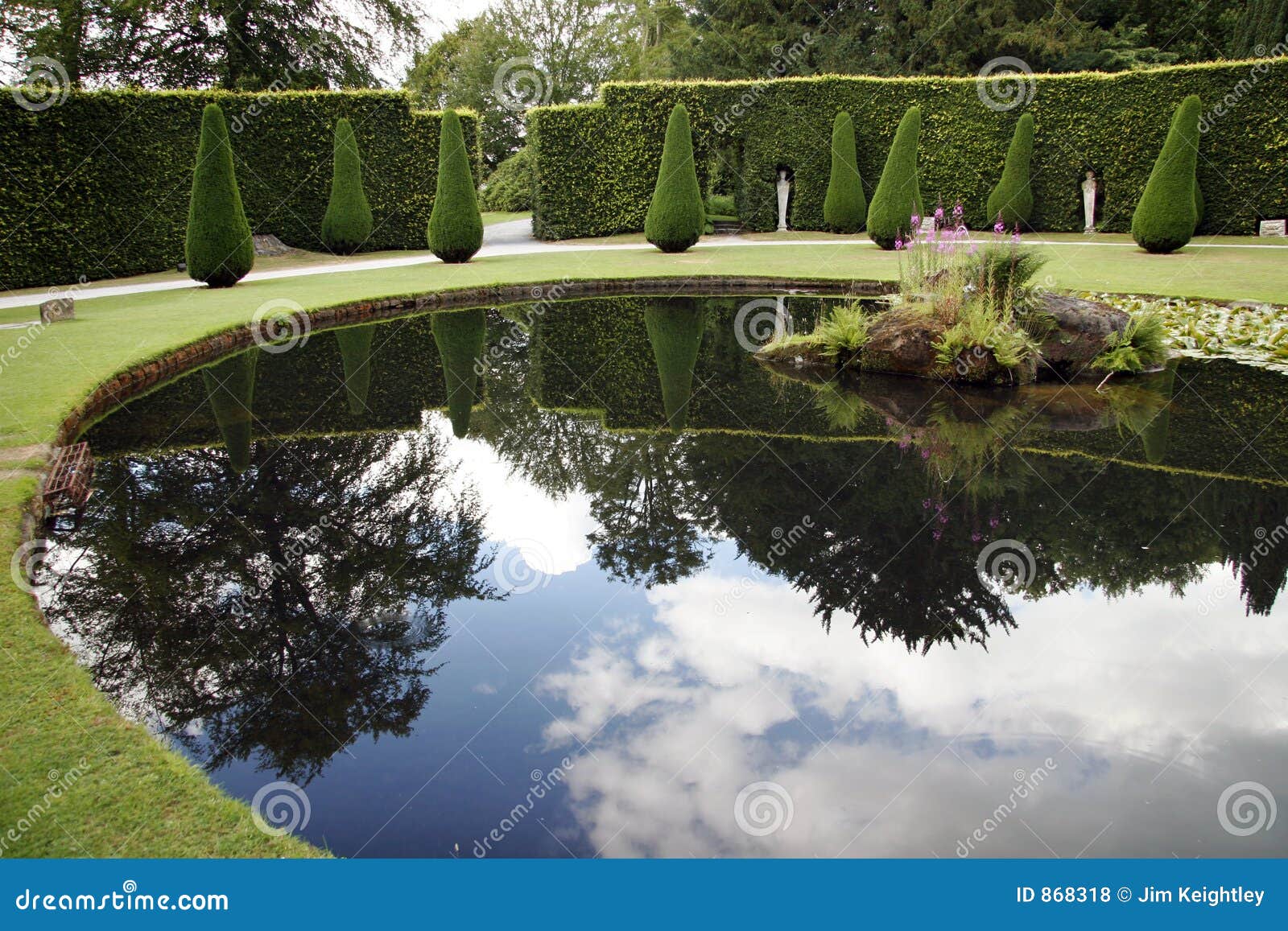 Reflecting Pool stock photo. Image of beauty, landscaping - 868318