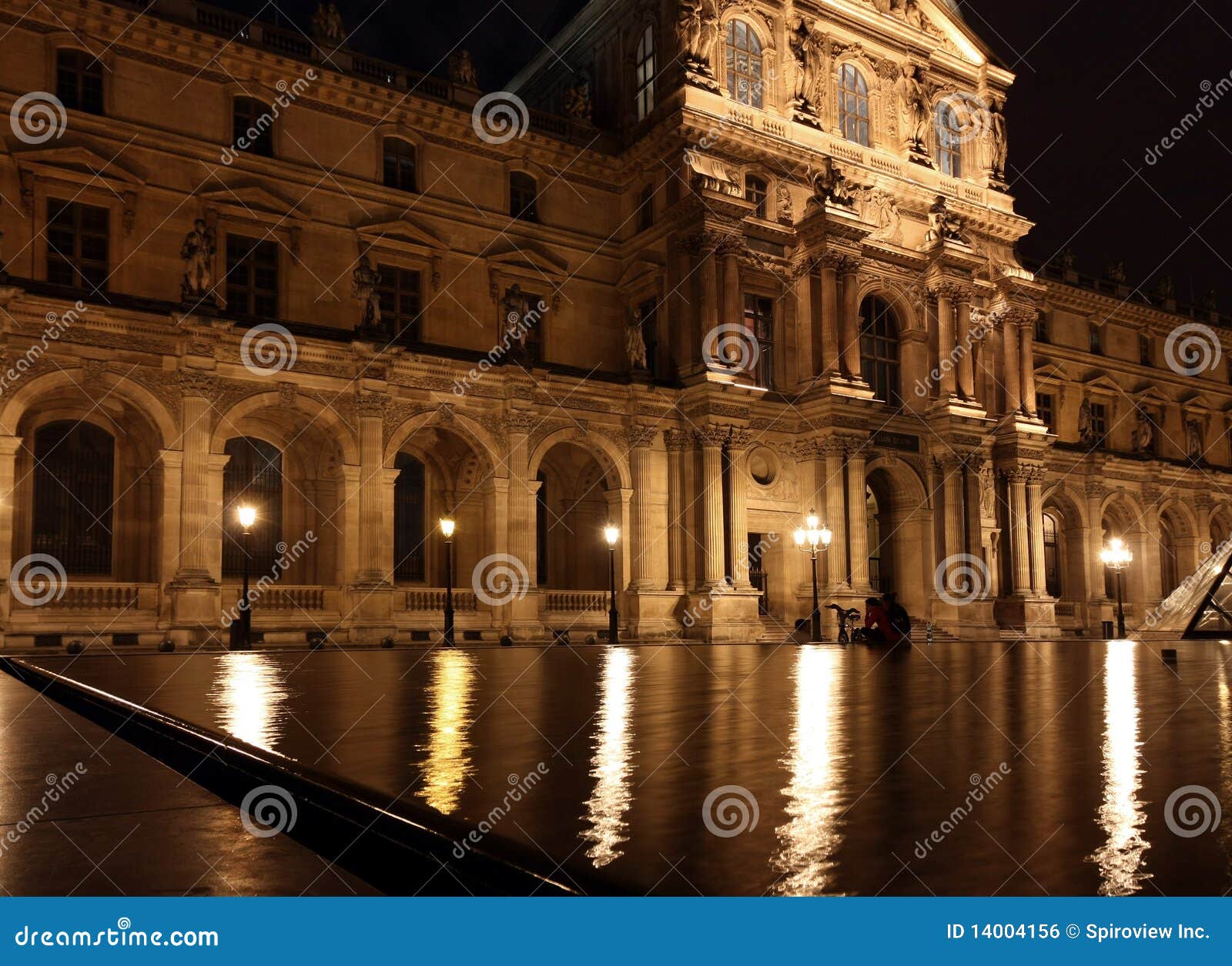 Reflecting Pool in Louvre Courtyard Editorial Photo - Image of ...