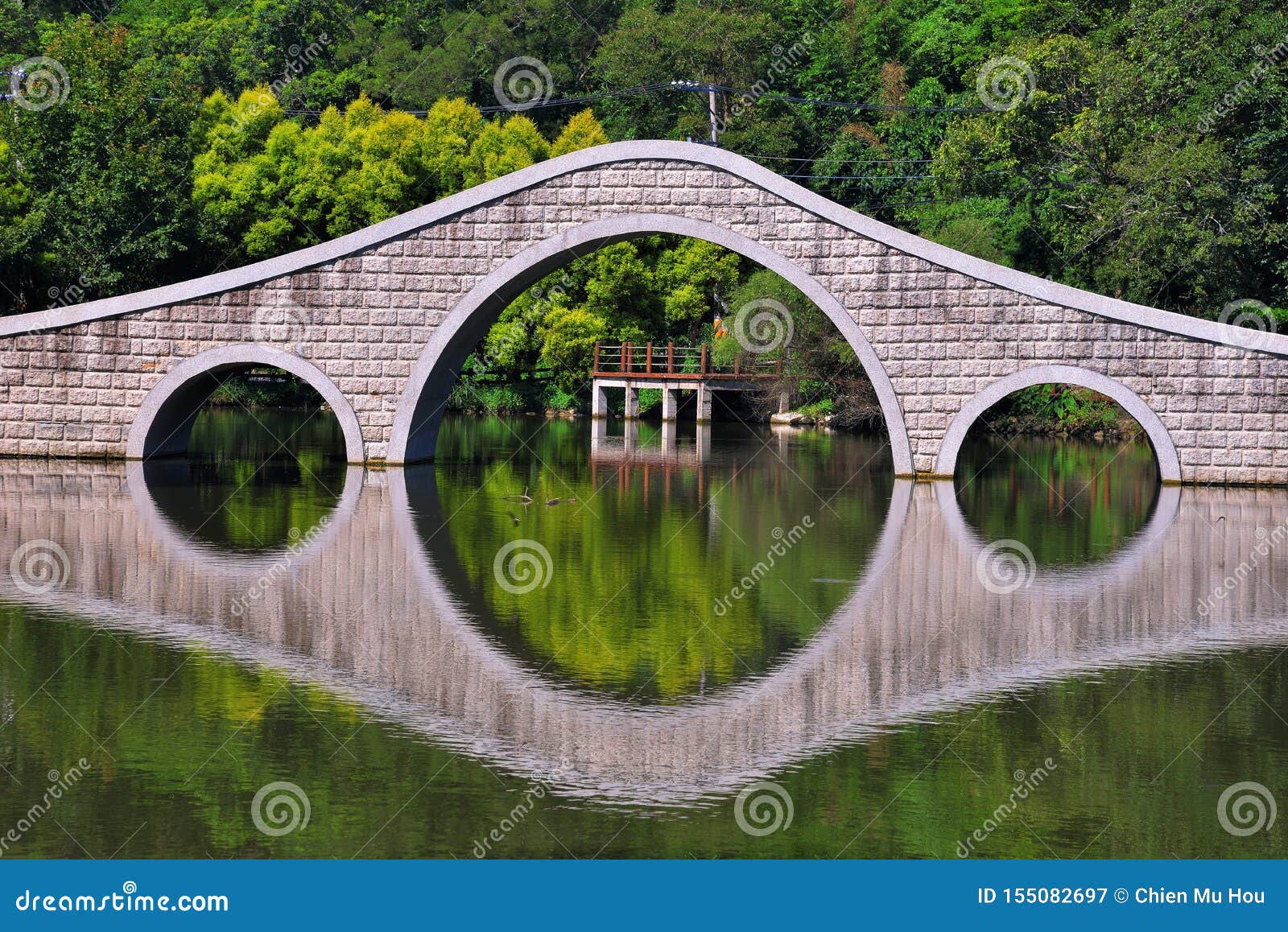 Reflection Arch Bridge. stock image. Image of structure - 155082697