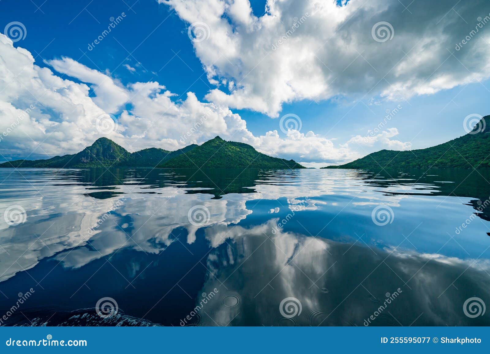 Reflection of a Blissfully Weather Stock Image - Image of ocean, cruise ...