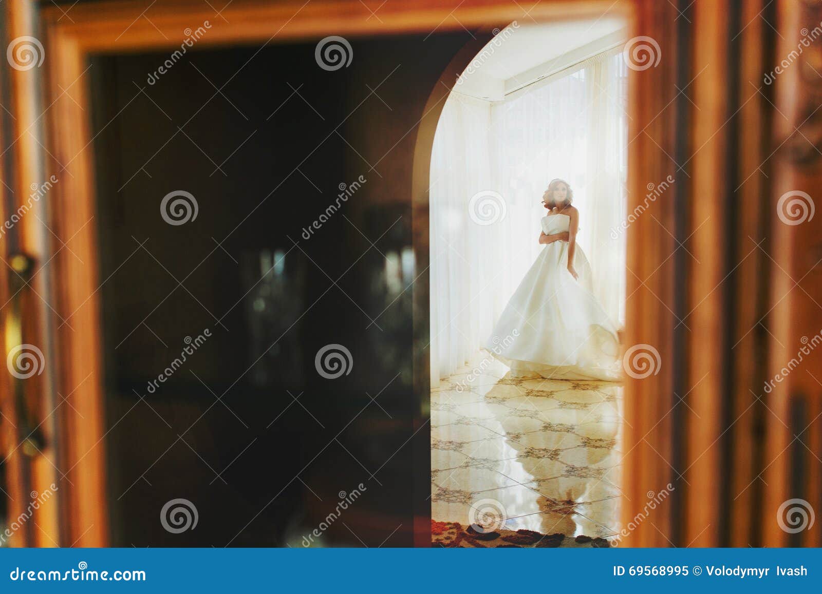 Reflection of the Bride in the Wedding Stock Image - Image of elegant ...