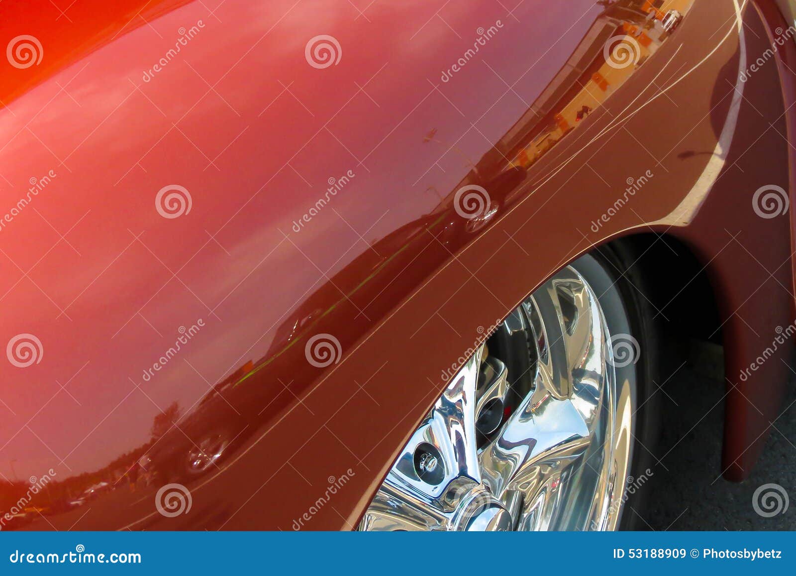 Reflection of Classic Car in Red Fender Stock Image - Image of wheel ...