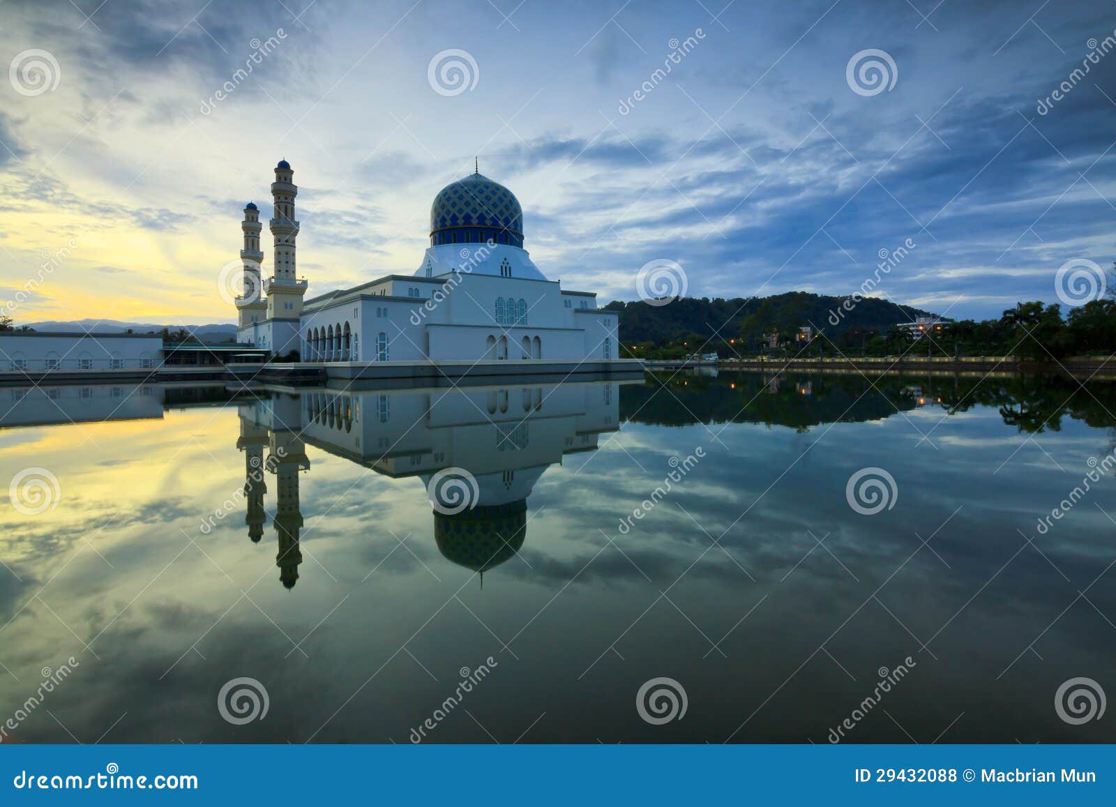 Reflection of Likas Mosque at Borneo, Sabah, Malaysia Stock Photo ...