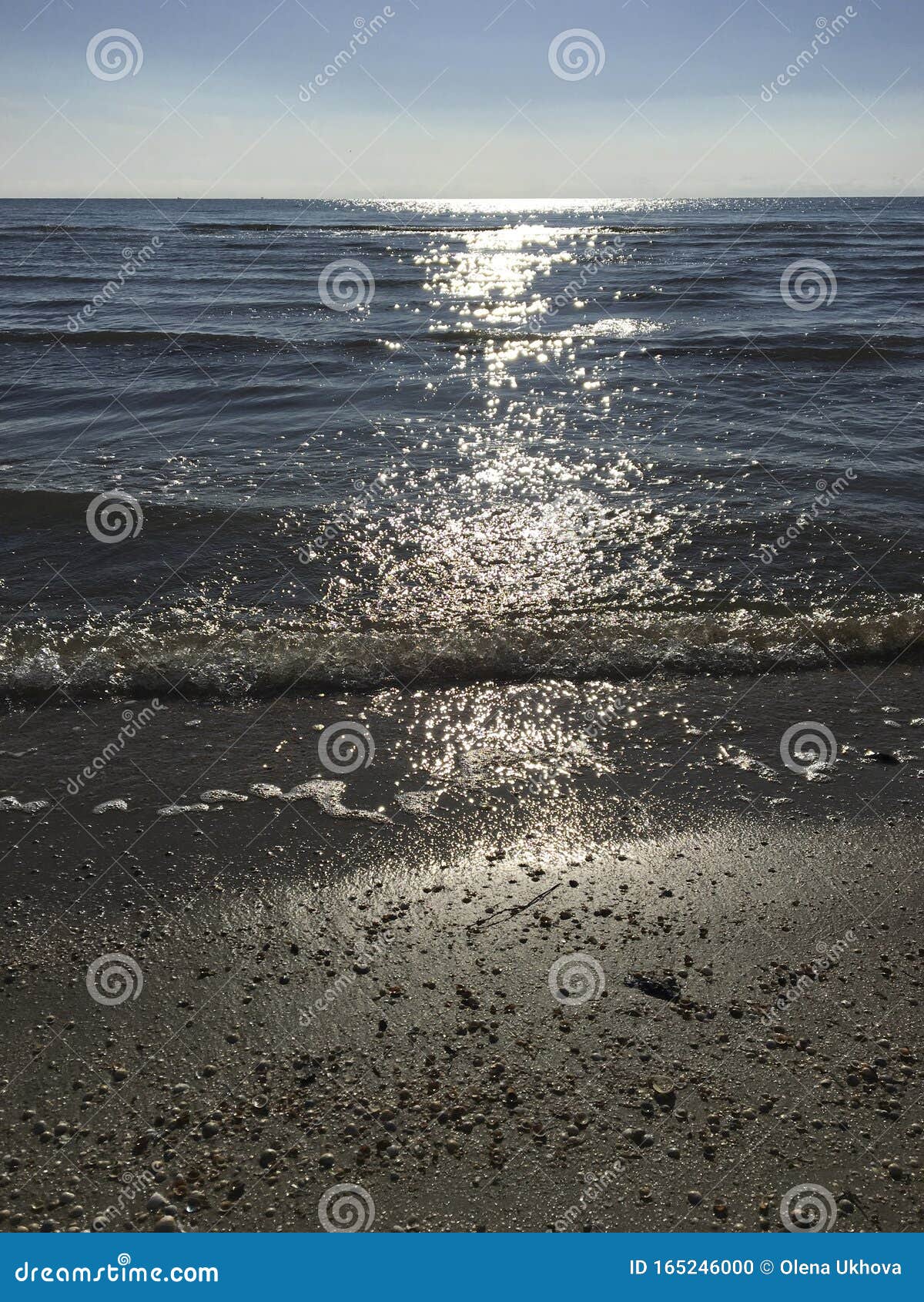 Reflection of Moonlight on the Surface of the Sea. Sunset at Sea Stock ...
