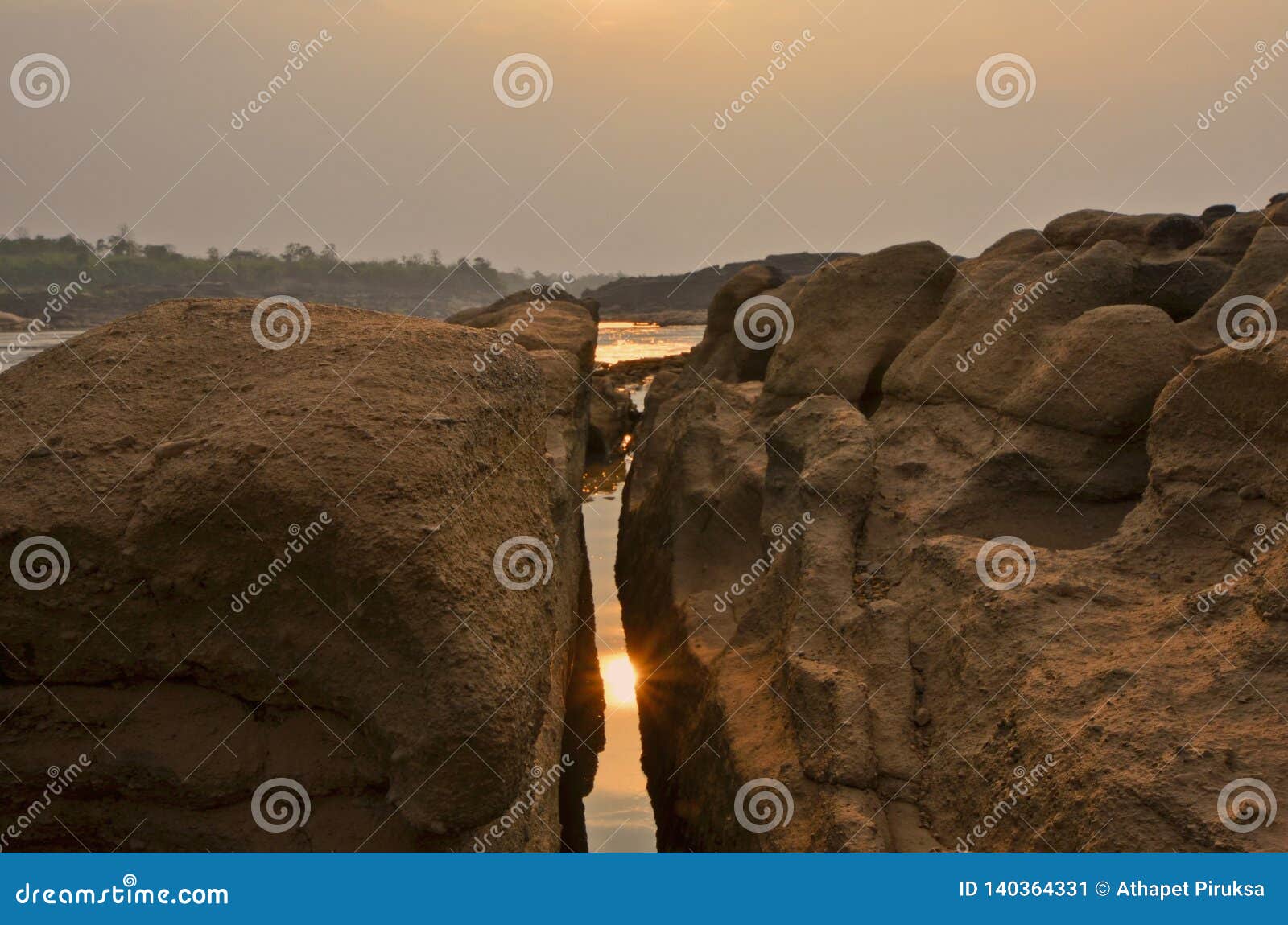 Reflection of Morning Sun and the River in the Broken Stone Cliff Stock ...