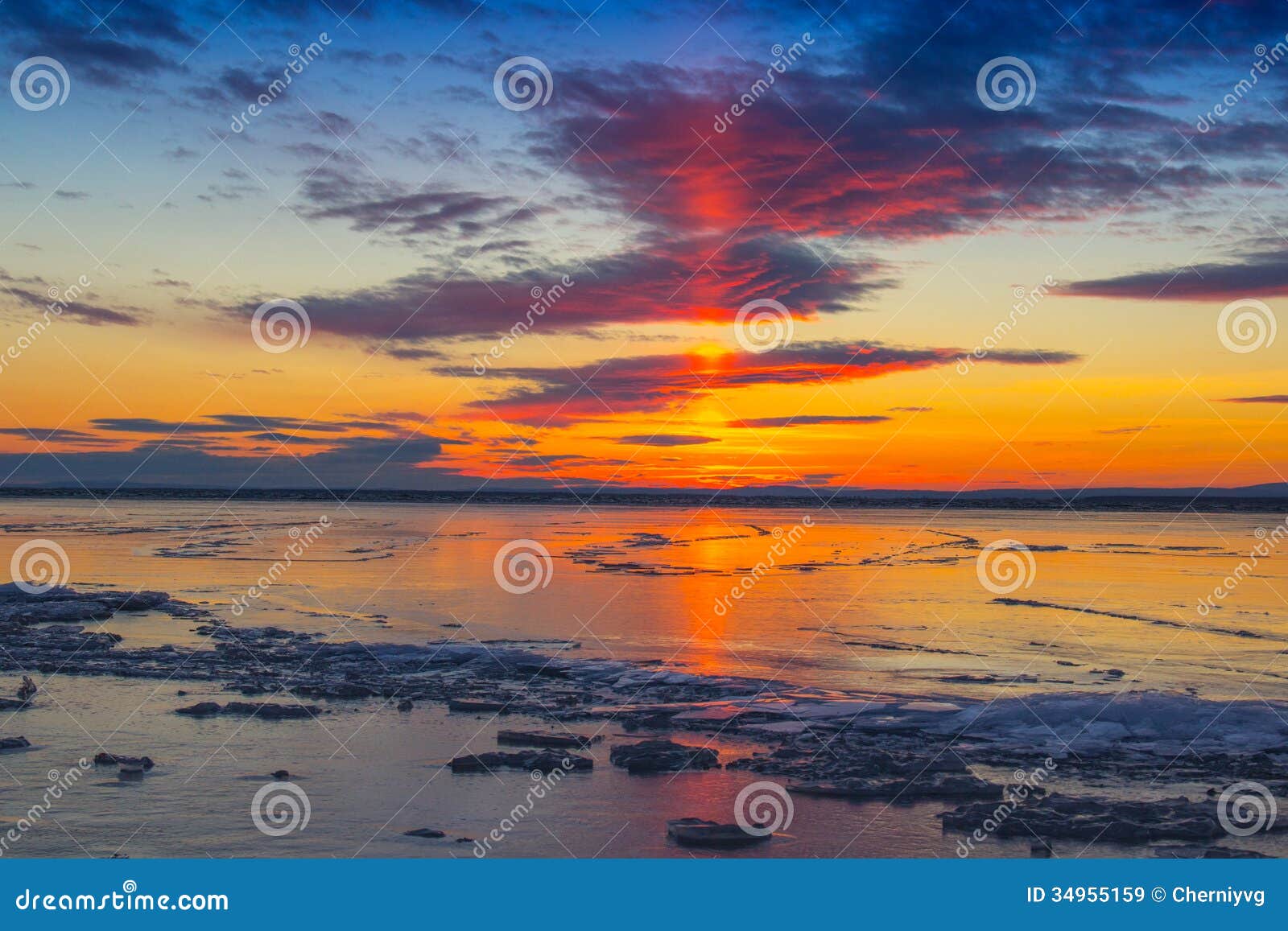 Reflection of the Sun on the Ice Stock Image - Image of sunsets ...