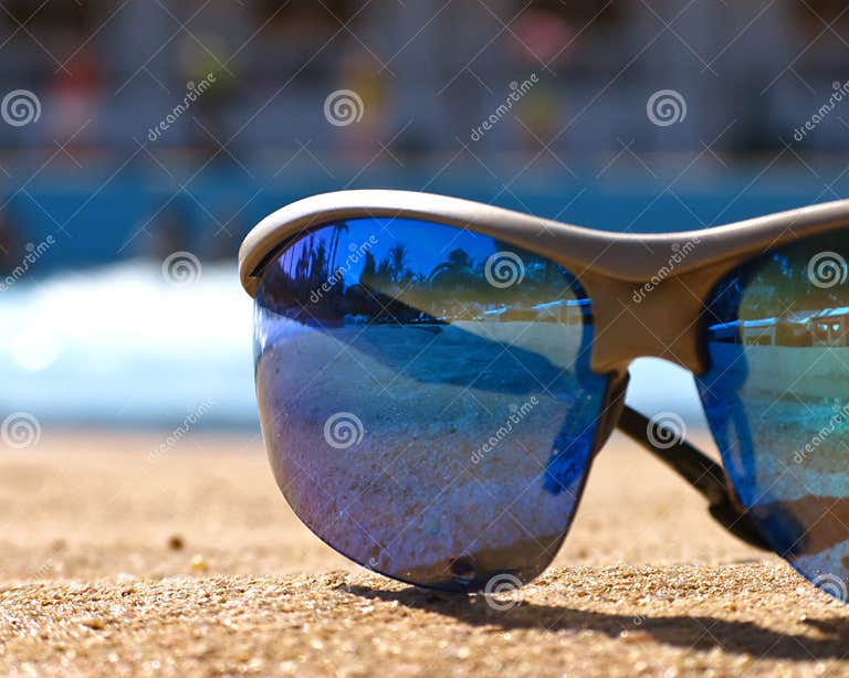 Reflection in sunglasses stock image. Image of color, fashion - 7954567