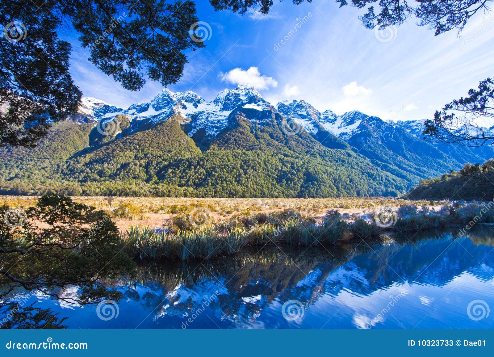 Reflections in Mirror Lakes Stock Image - Image of peak, lakeside: 10323733