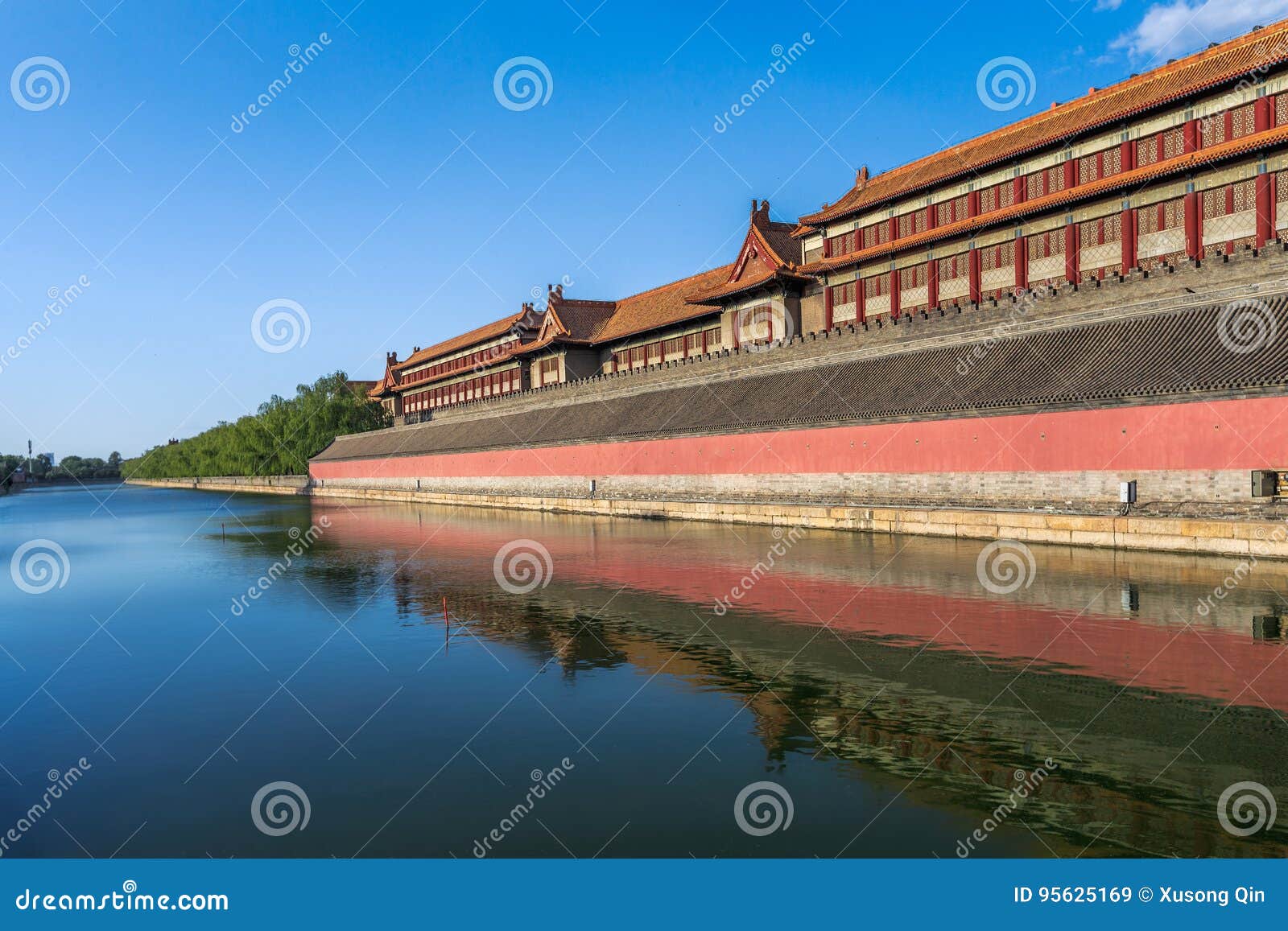 The Reflections of the Moat Stock Image - Image of asia, architectural ...