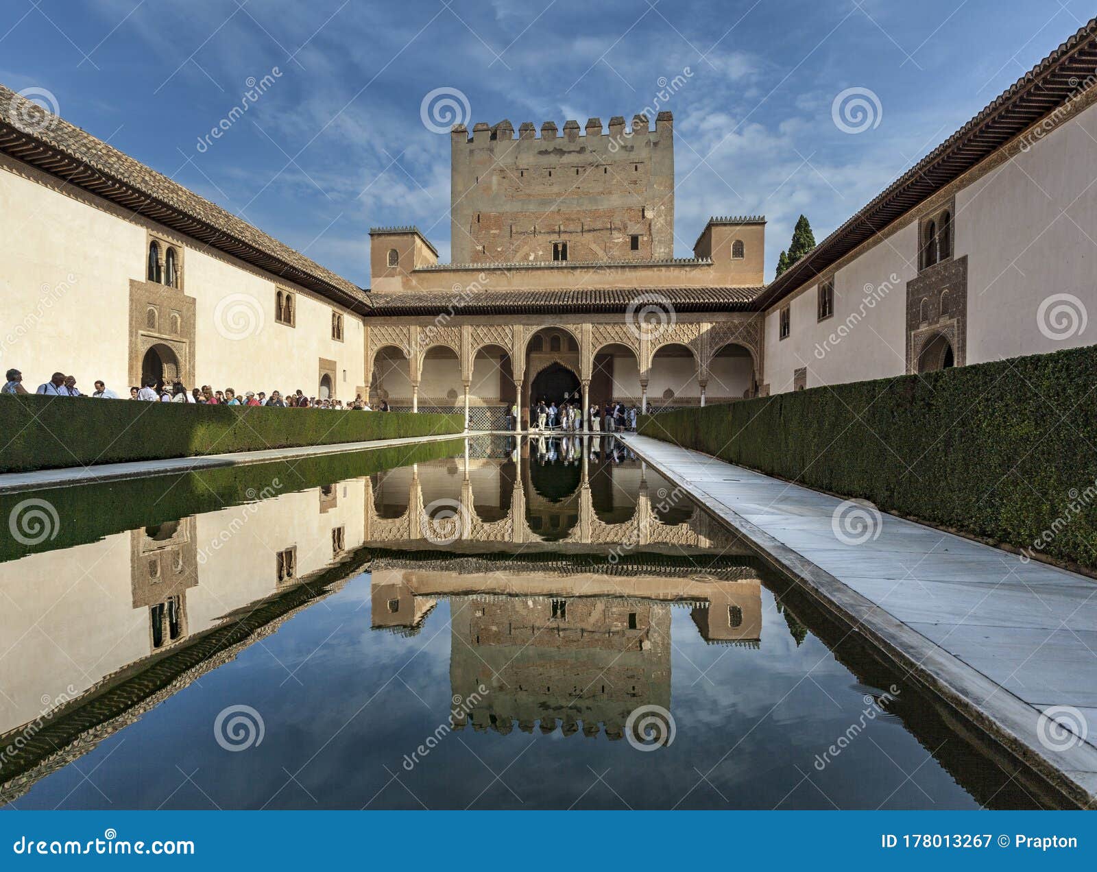 Reflections in Water in Alhambra Palace, Granada, Spain Editorial ...