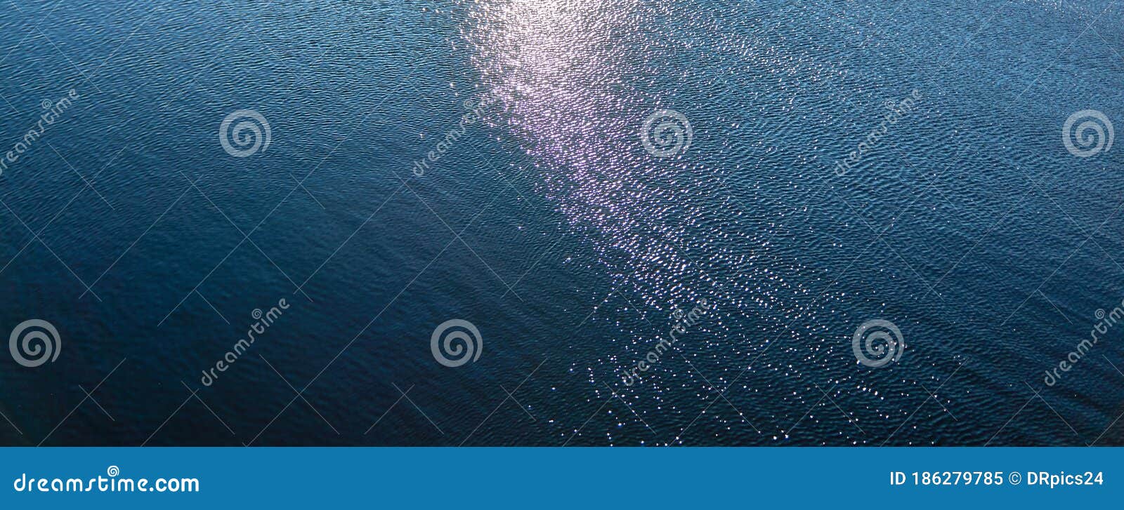 Reflective Sun Rays and Waves As an Abstract Texture Background Stock ...