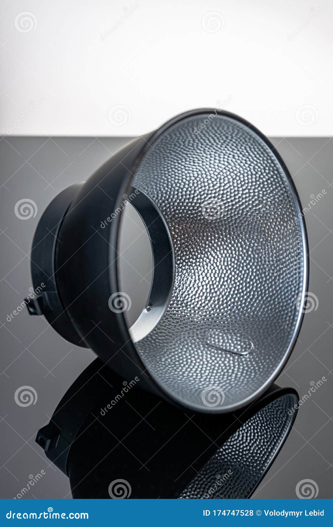 Reflector Reflector for Studio Flashes on a Black-white Background ...