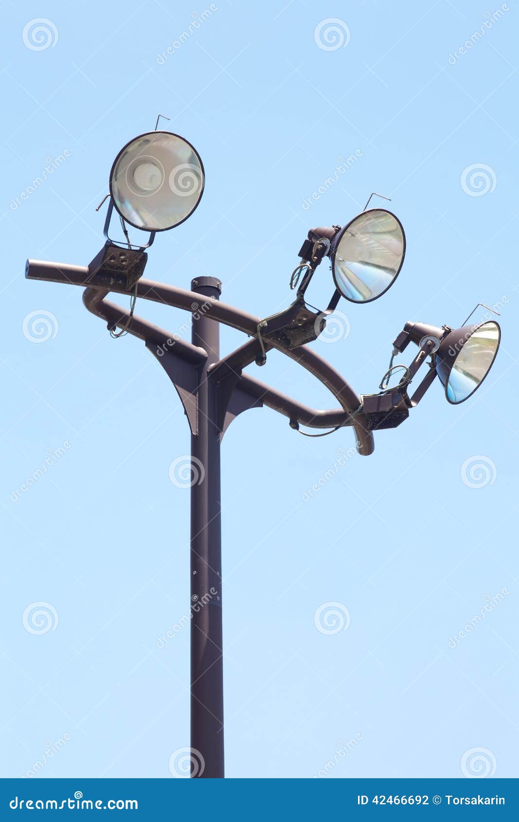 Reflectores modernos foto de archivo. Imagen de camino - 42466692