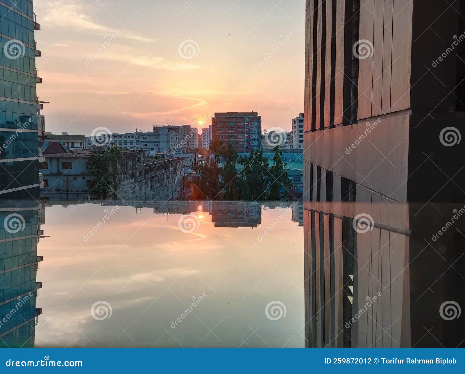 Reflejo De Un Sol Inflexible Foto de archivo - Imagen de sunset ...