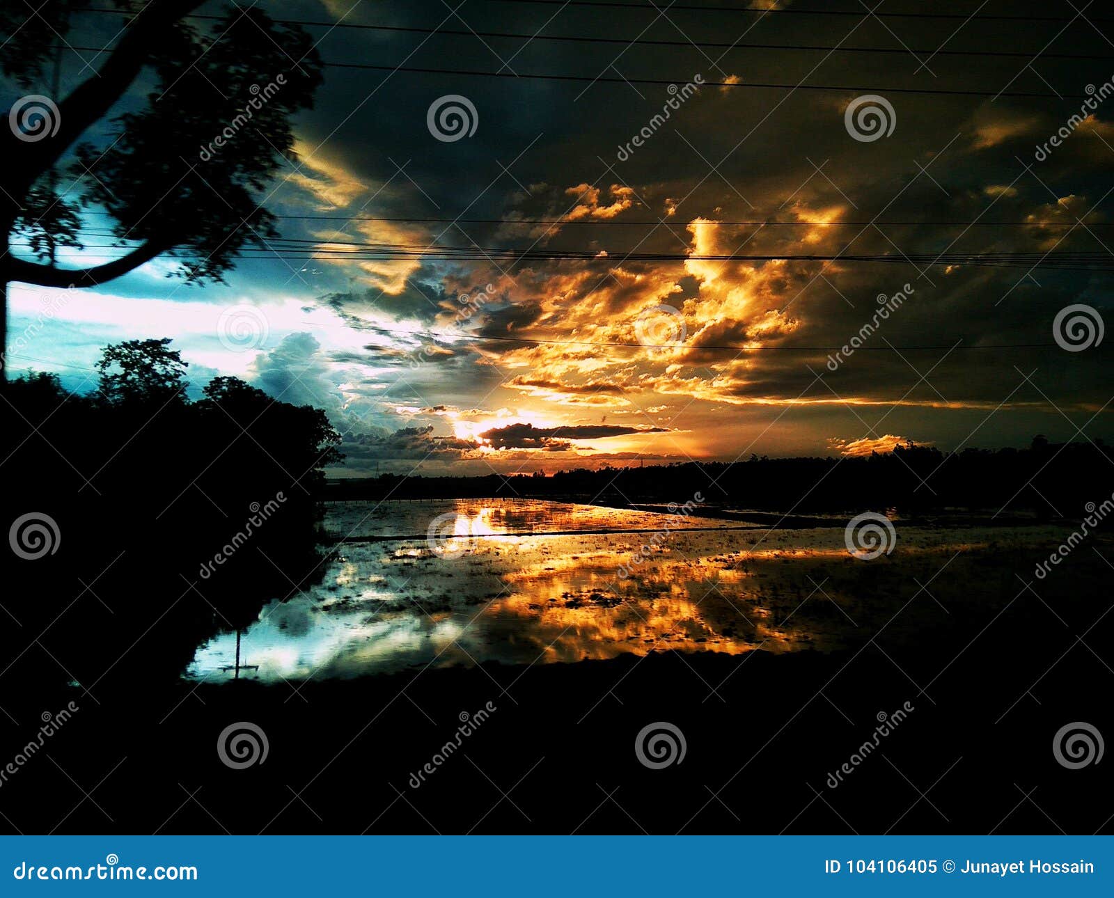 Reflexion fotografering för bildbyråer. Bild av fält - 104106405