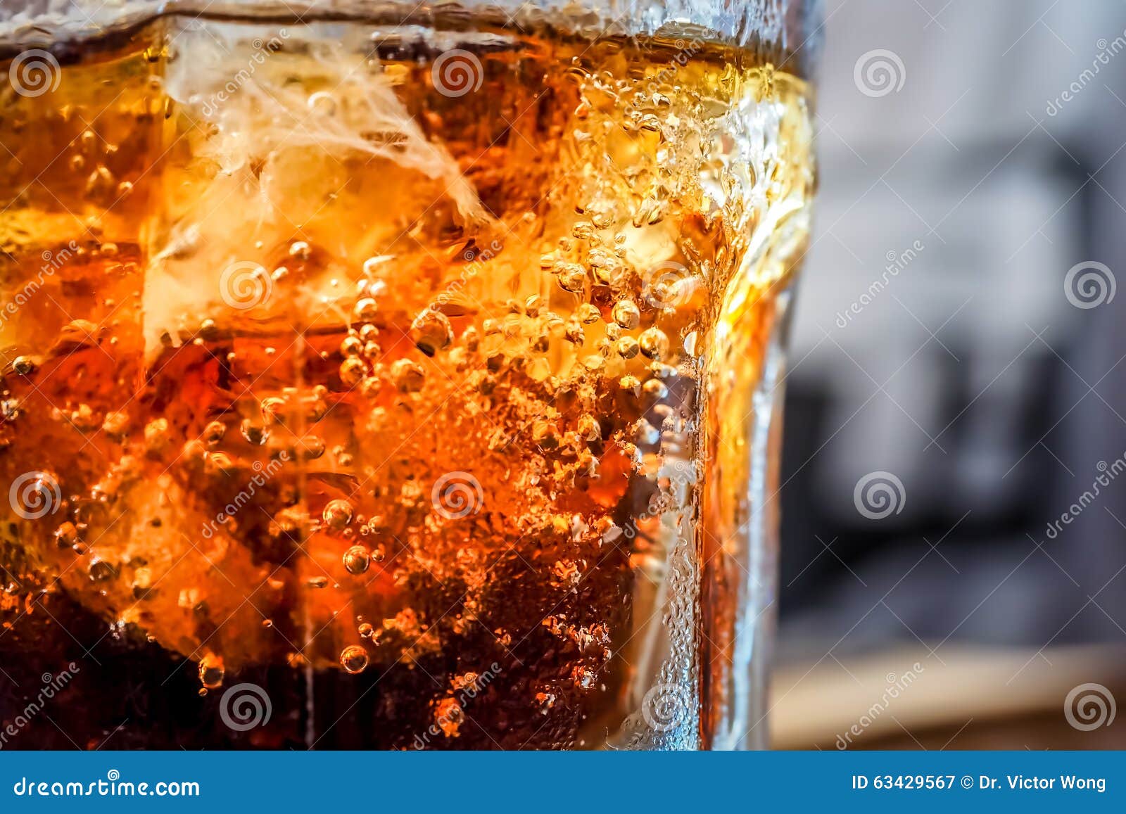 Refresco frio com bolhas imagem de stock. Imagem de bolha - 63429567