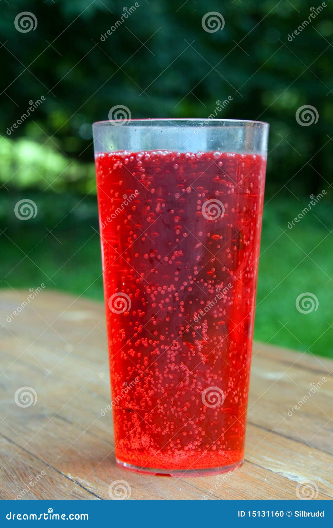 Refresco rojo foto de archivo. Imagen de limonada, destello - 15131160