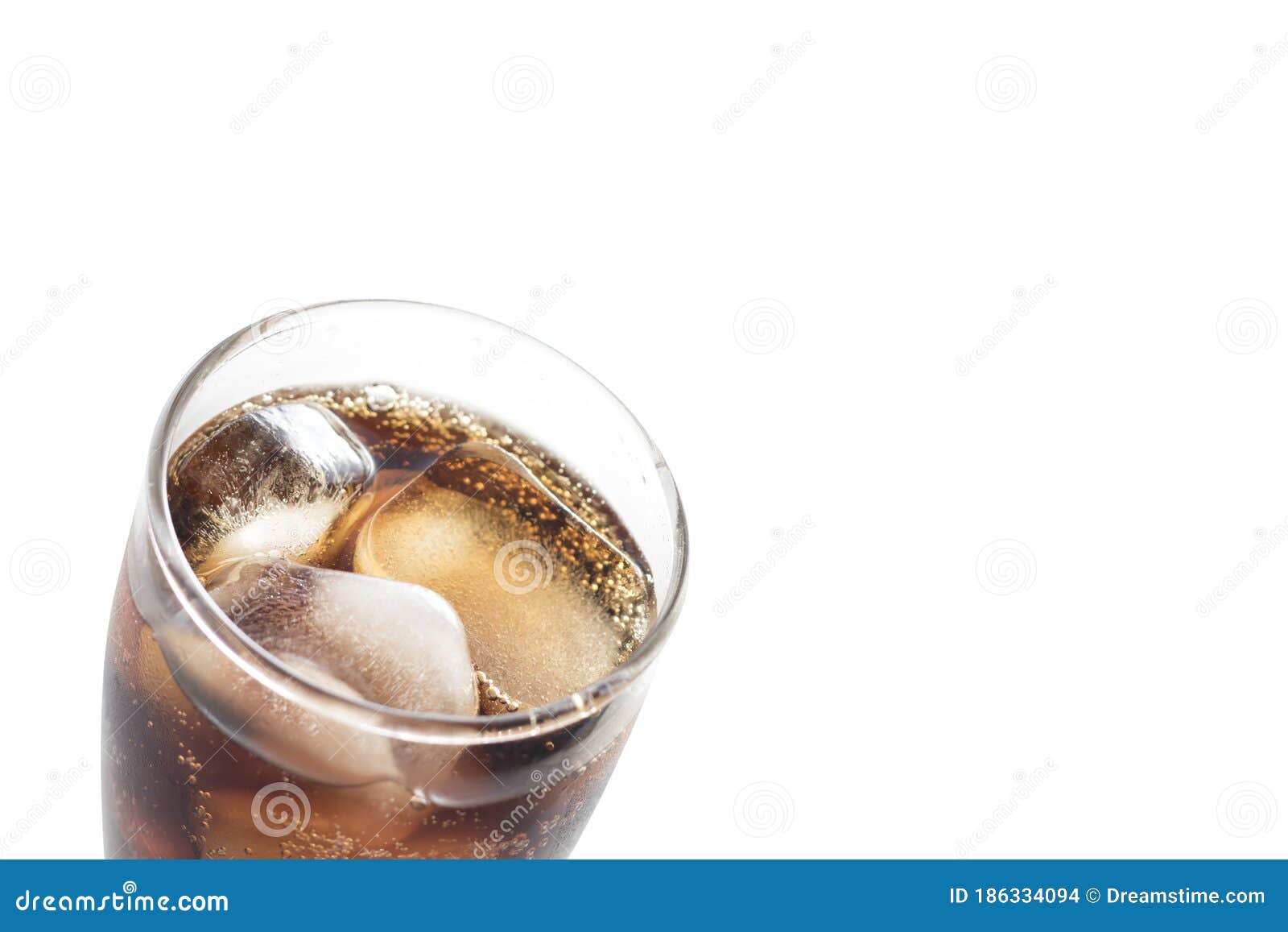 Refrescos de fondo blanco foto de archivo. Imagen de frescura - 186334094