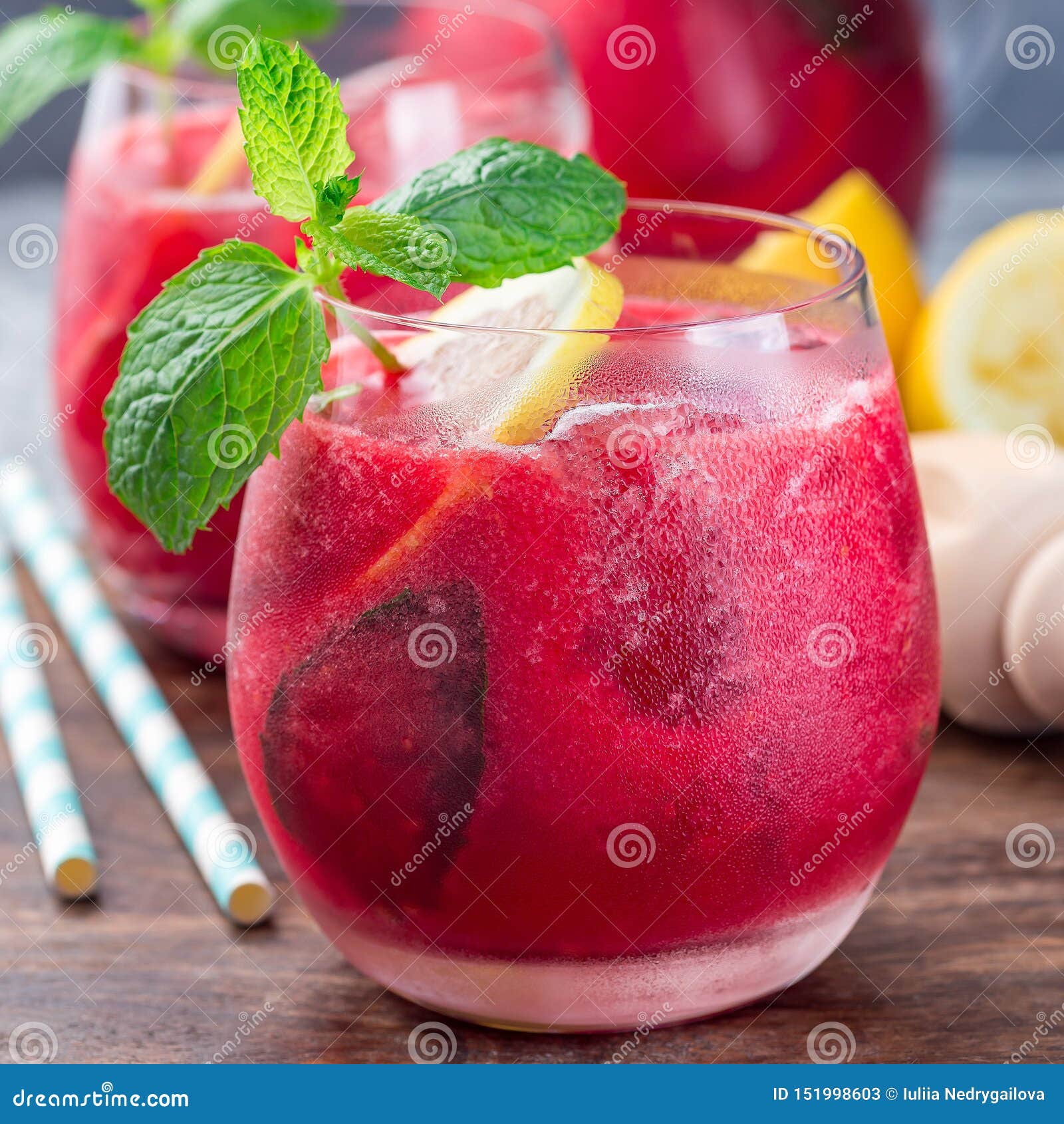 Refreshing Raspberry, Lemon and Mint Lemonade with Sparkling Water in a ...
